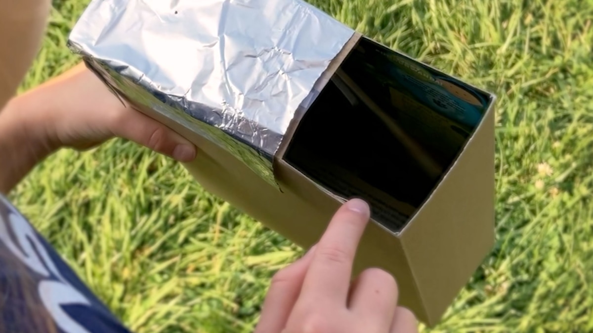 Solar eclipse viewer