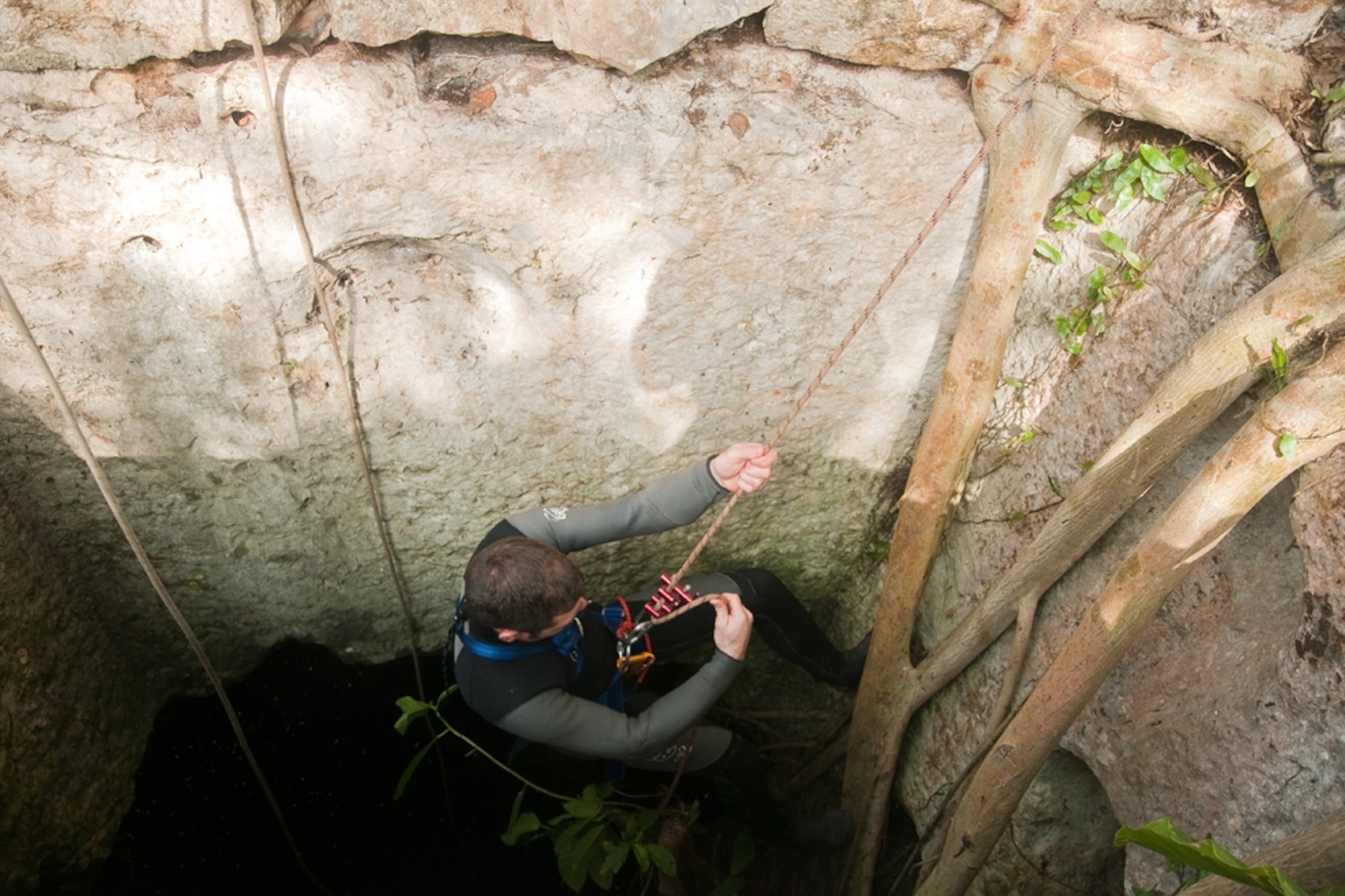 Pictures: Human Sacrifice Found in Maya City Sinkhole