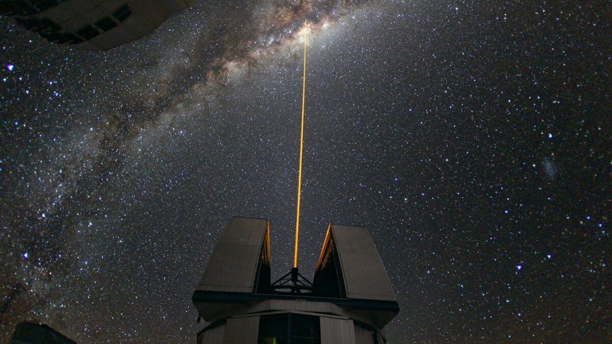 Space Photos: Galaxy Laser, Moon Bridge, More | National Geographic