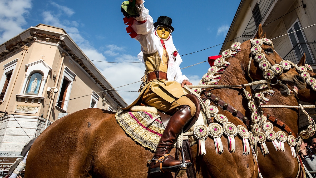 See Daring Acrobatic Stunts During Sa Sartiglia Festival in Sardinia ...