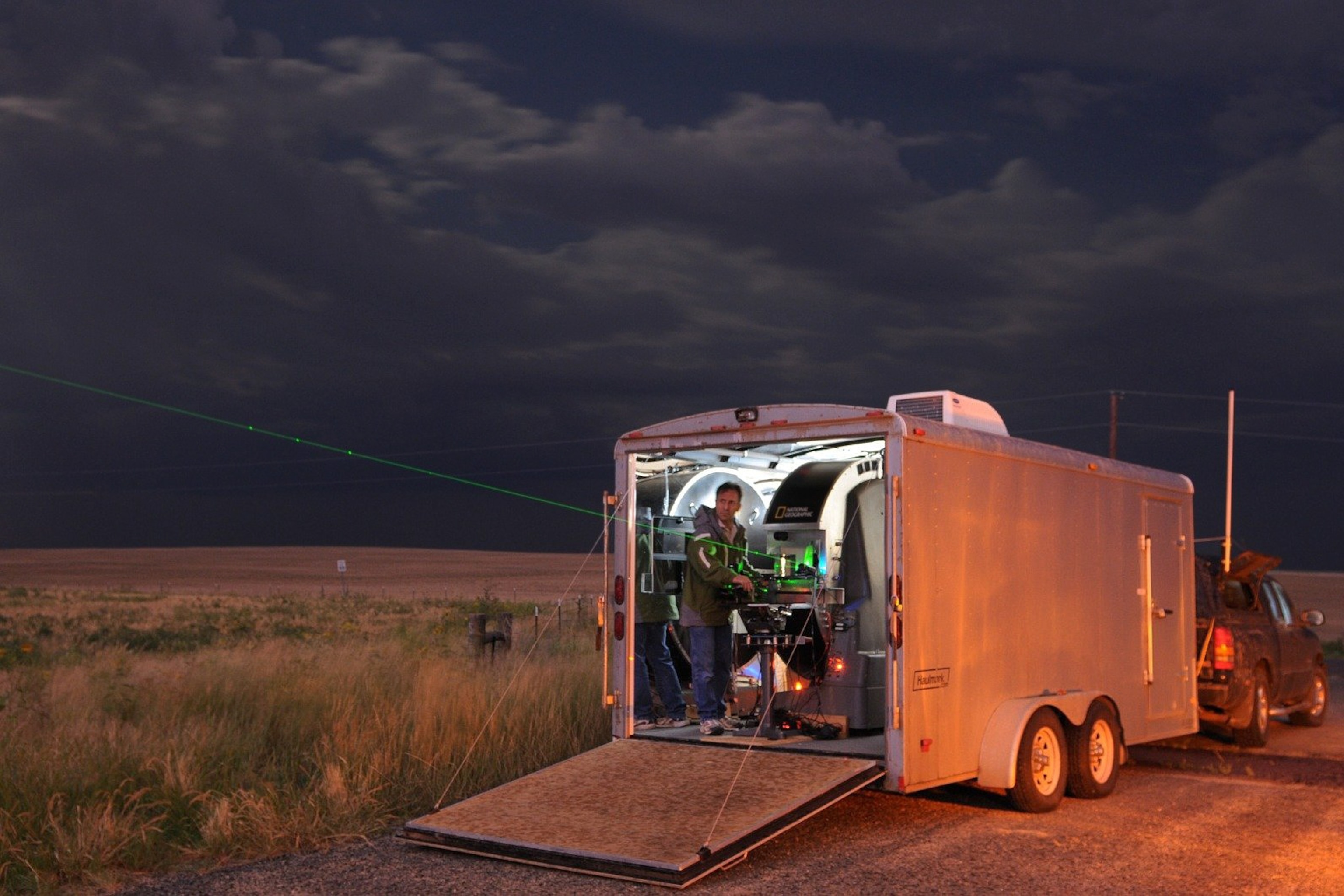 Unpublished Pictures: Tornado Chaser Tim Samaras at Work