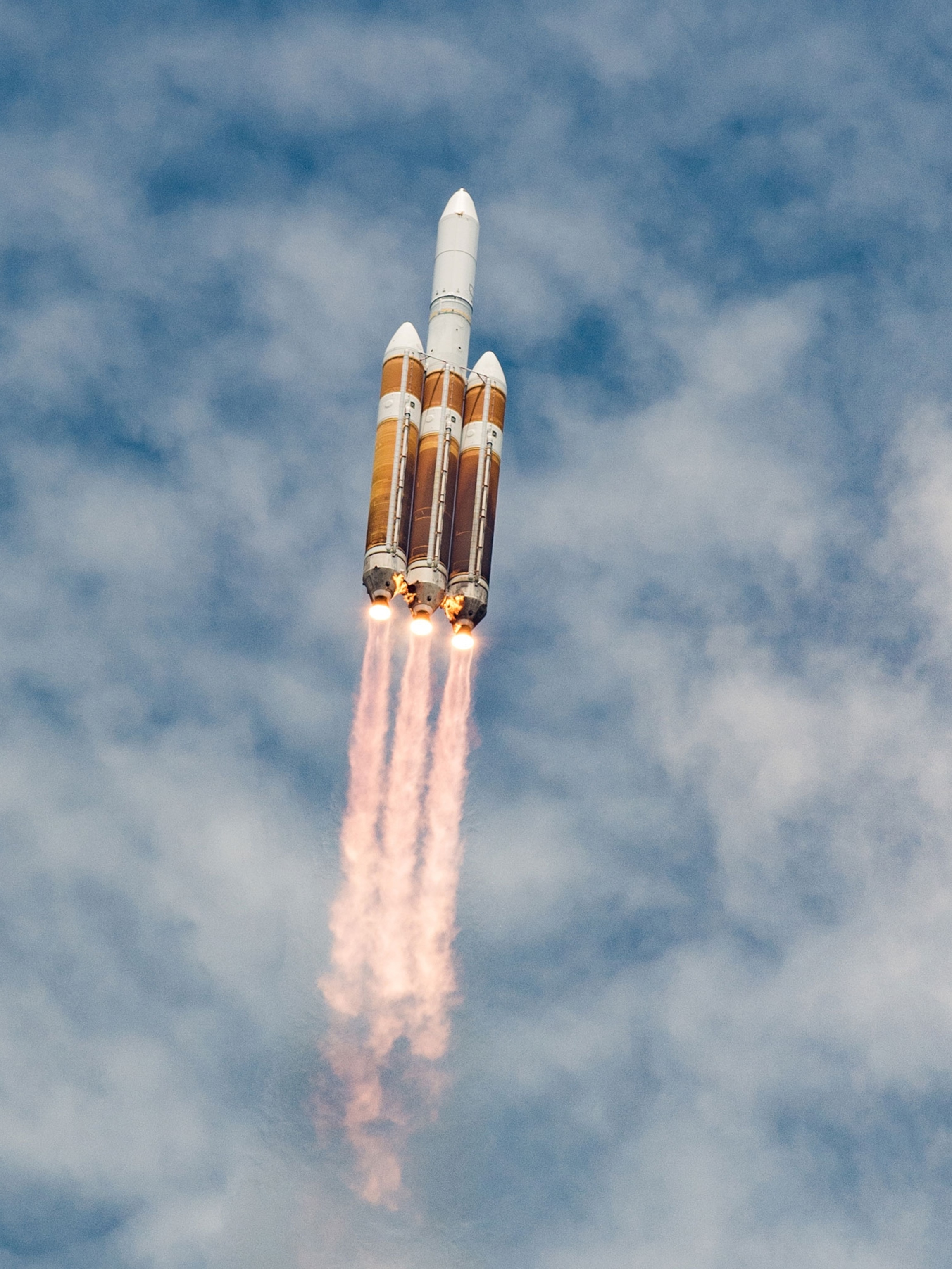 This Teenager Photographs Dramatic Rocket Launches