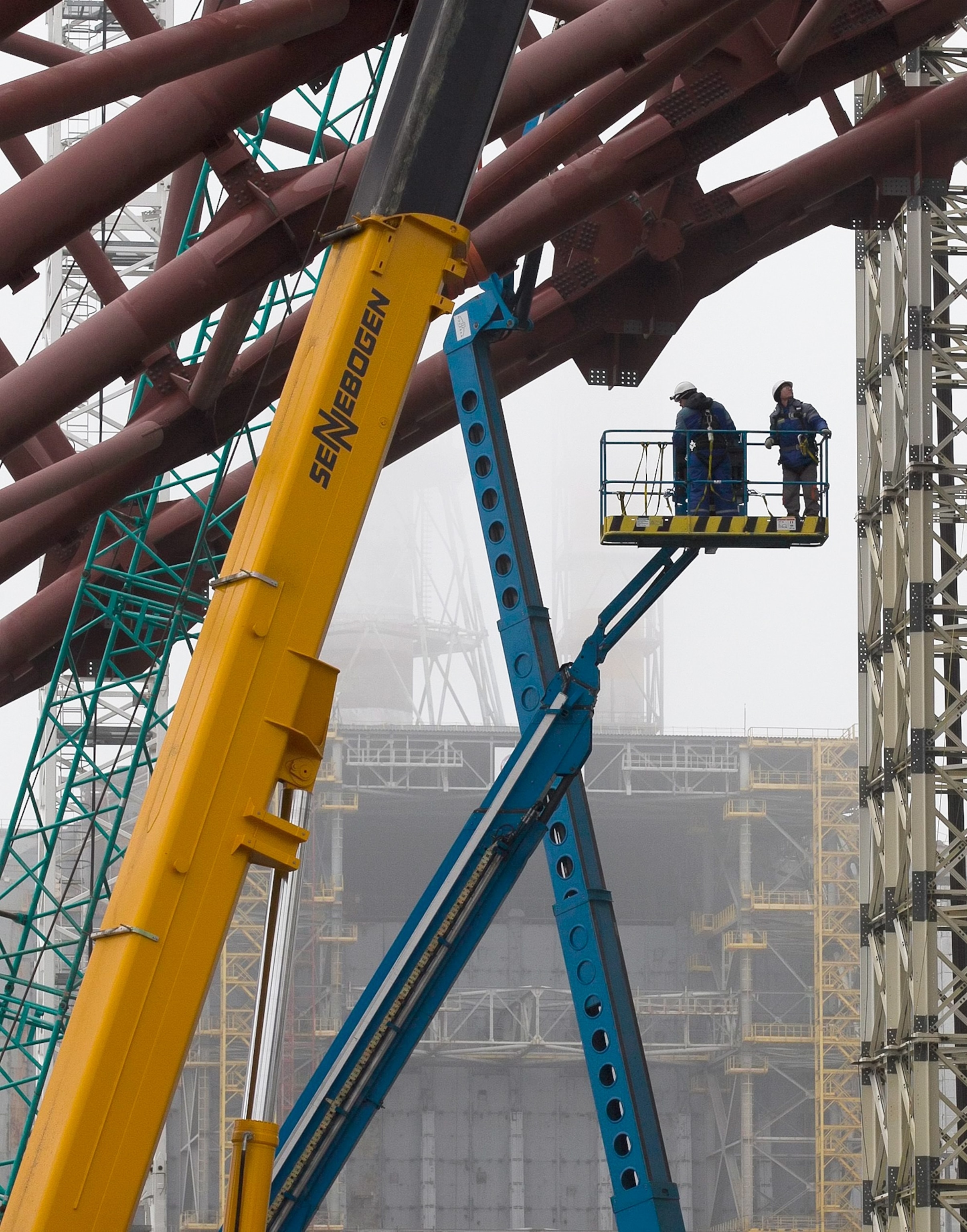 Pictures: Race Against Time to Build a New Tomb for Chernobyl ...
