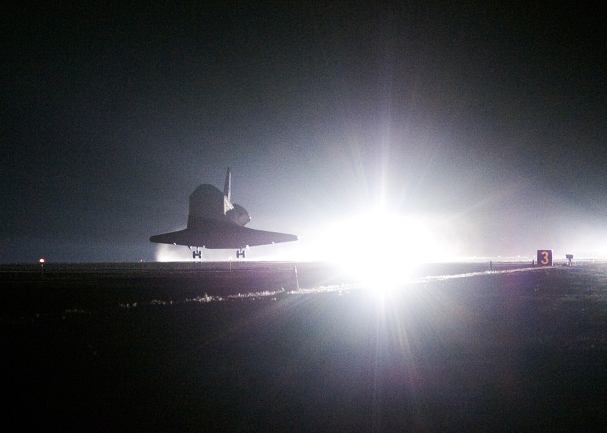Space Photos This Week: Shuttle Night Landing and More