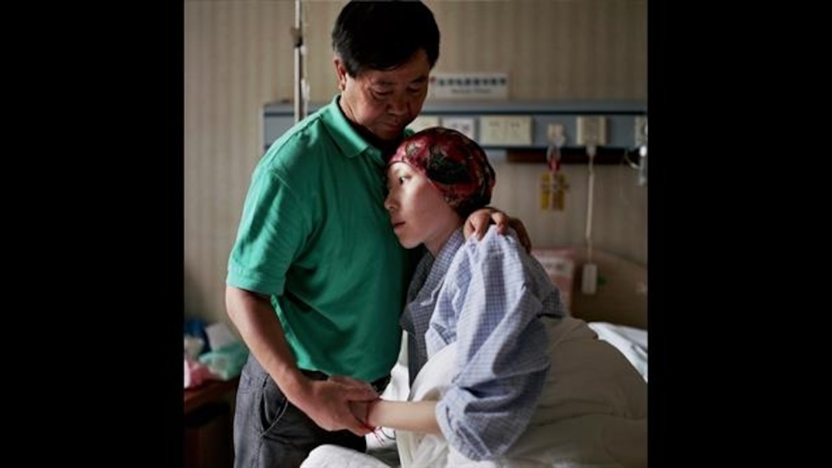 Looking Death in the Face—and Finding a Blurry Line | National Geographic