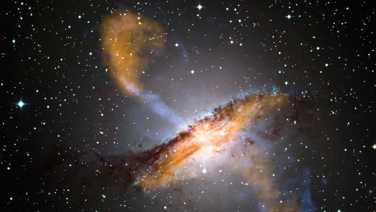 Black Hole Caught Pulling Trigger on Gas "Bullets" | National Geographic