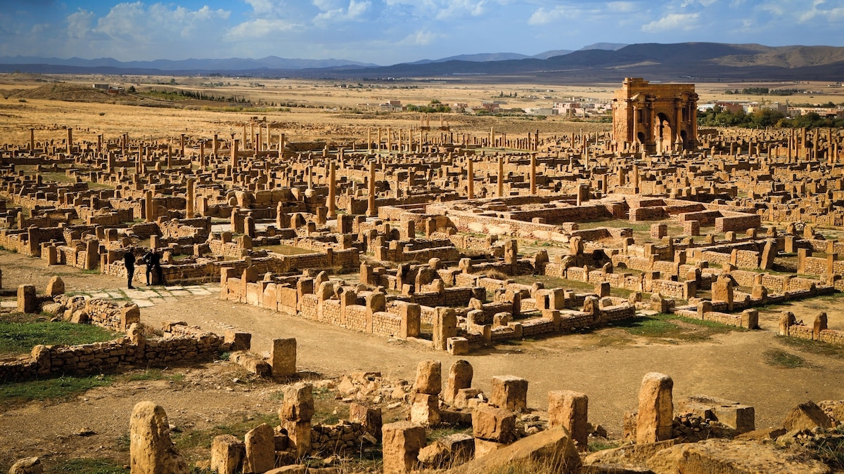 Thamugadi, a Roman outpost in Algeria, was saved by the Sahara ...
