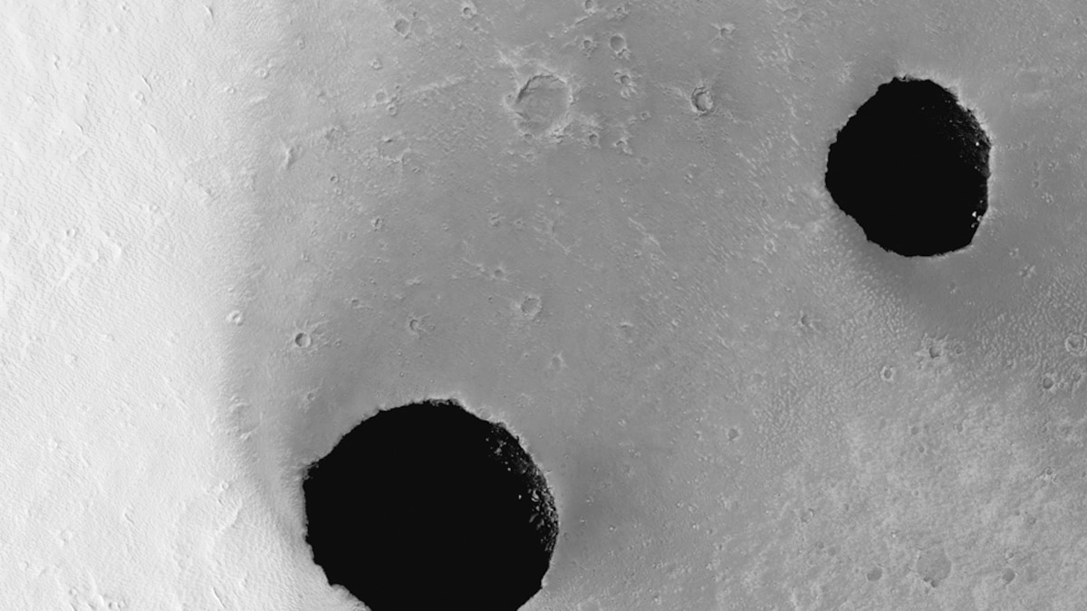 Pictures: Giant Mars Pits Revealed in Sharp Detail | National Geographic