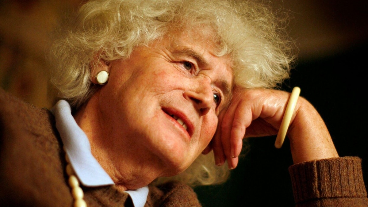 A guide to the books of Jan Morris, a travel writer who tried to ...