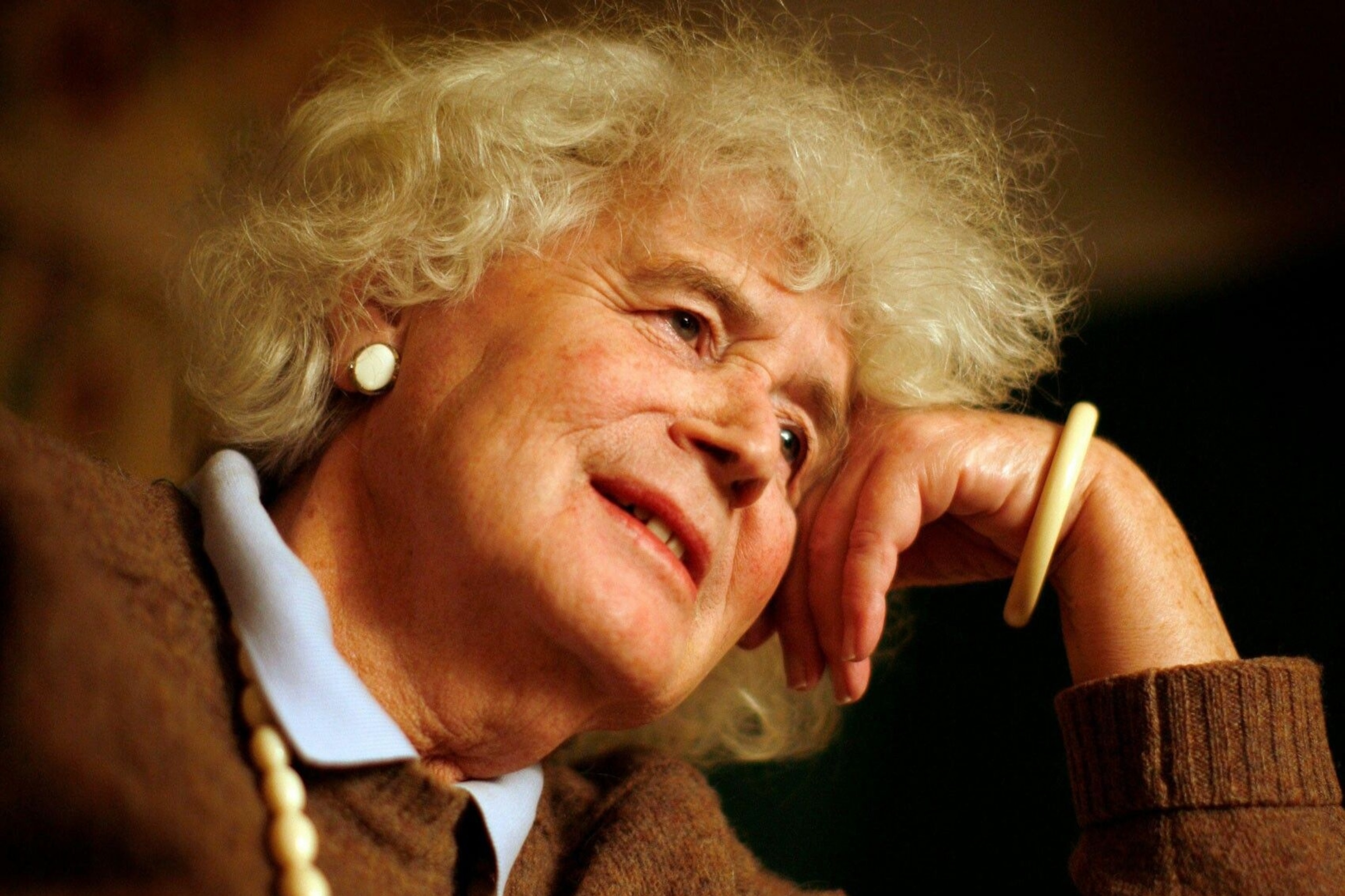 A guide to the books of Jan Morris, a travel writer who tried to ...