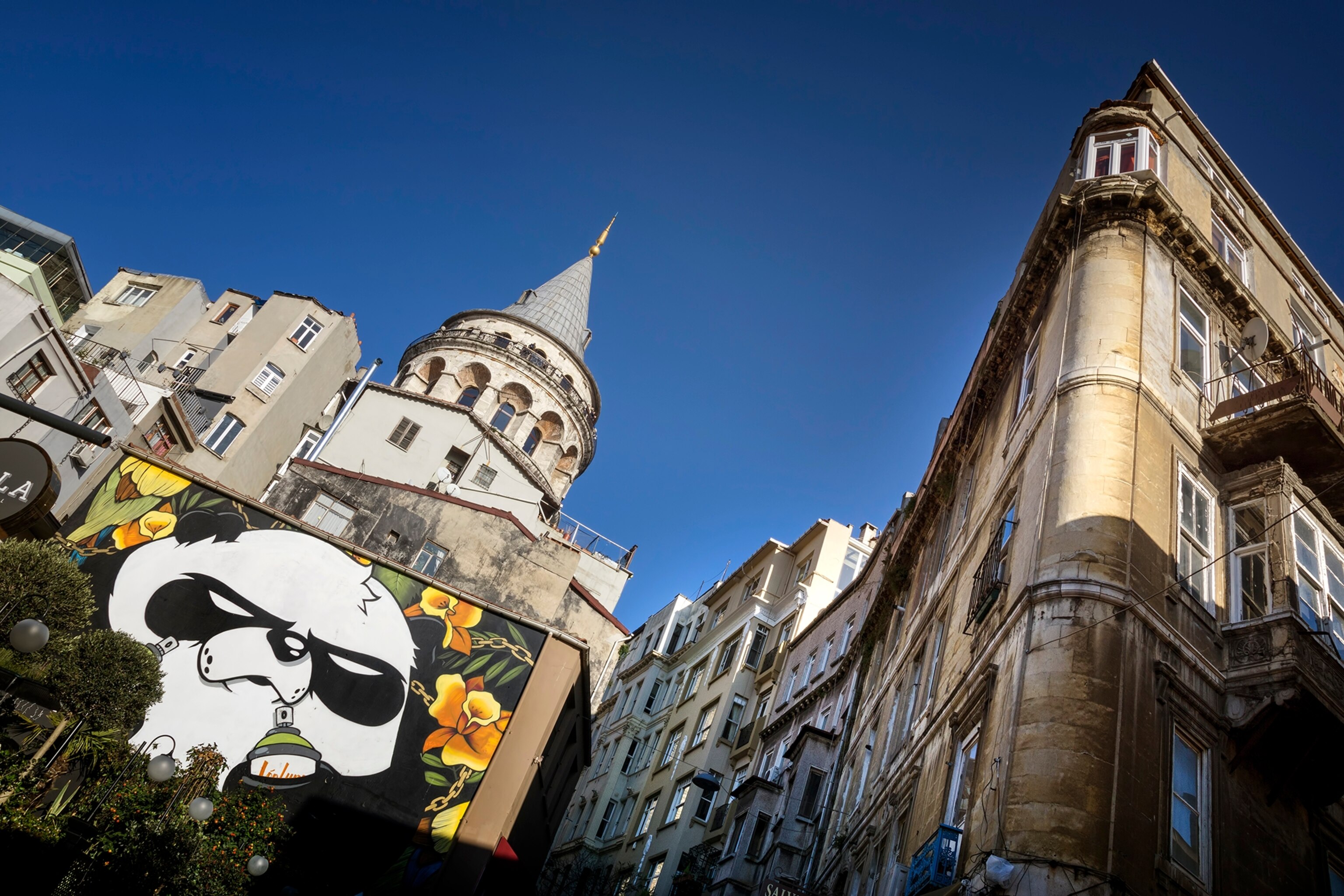 7 Cities to See Powerful Street Art
