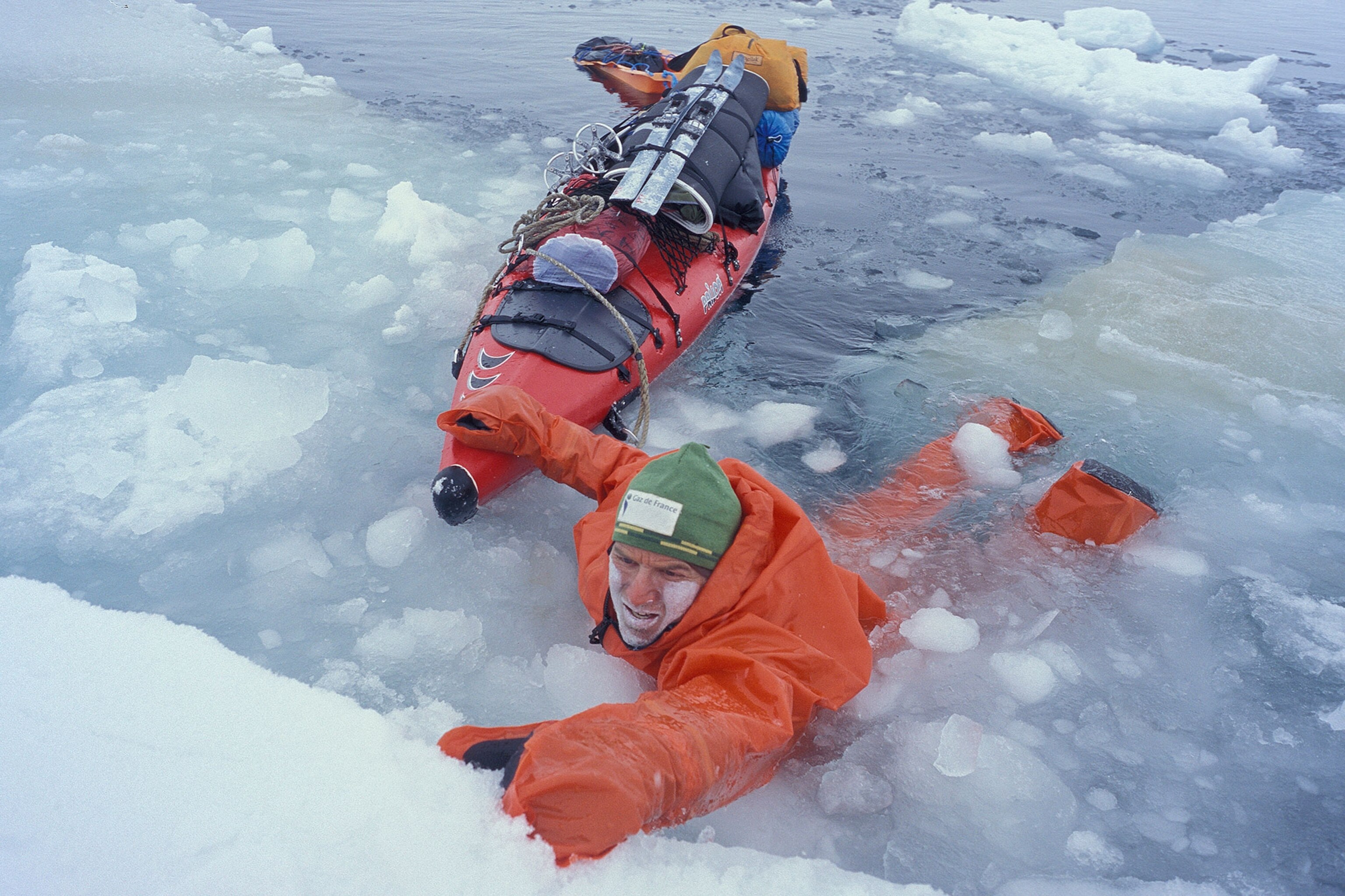 Archive Photos Show Dangerous Adventure Moments