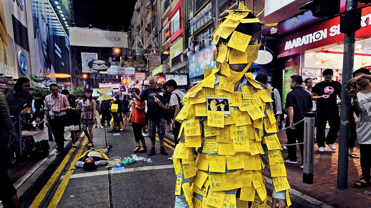 Hong Kong - The Moment: Sticking Points | National Geographic