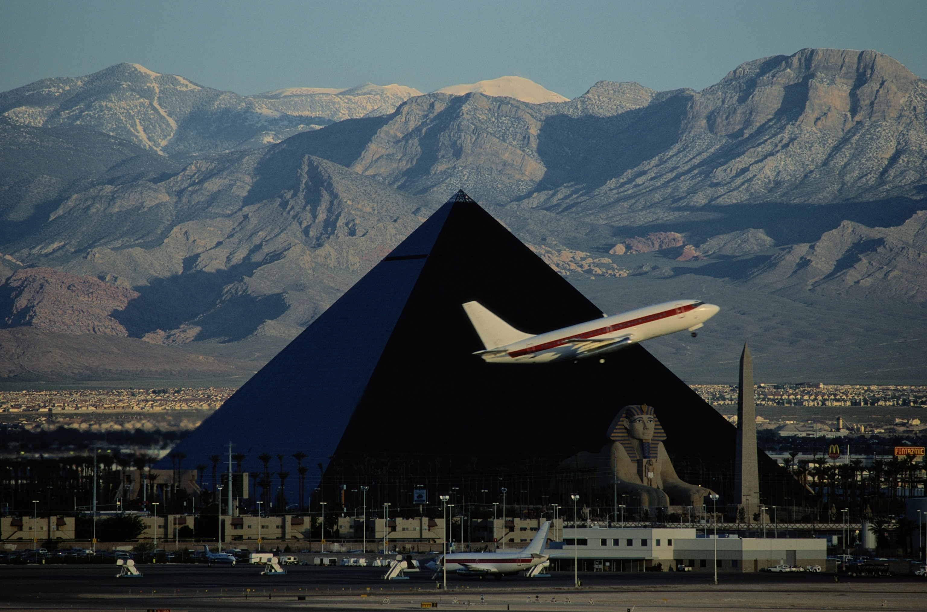From Giza to Vegas: Our Favorite Pyramid Pictures From Around the World ...