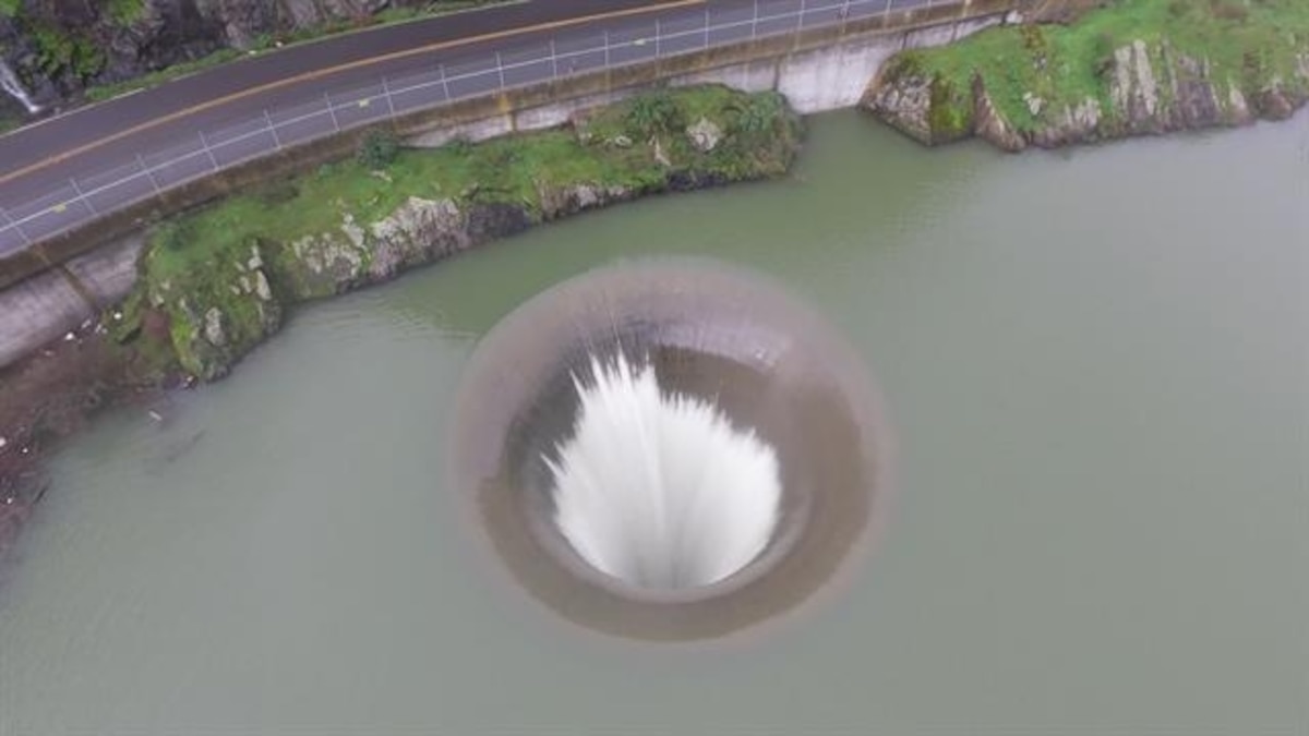 See Mammoth 'Hole' Open In This Lake | National Geographic