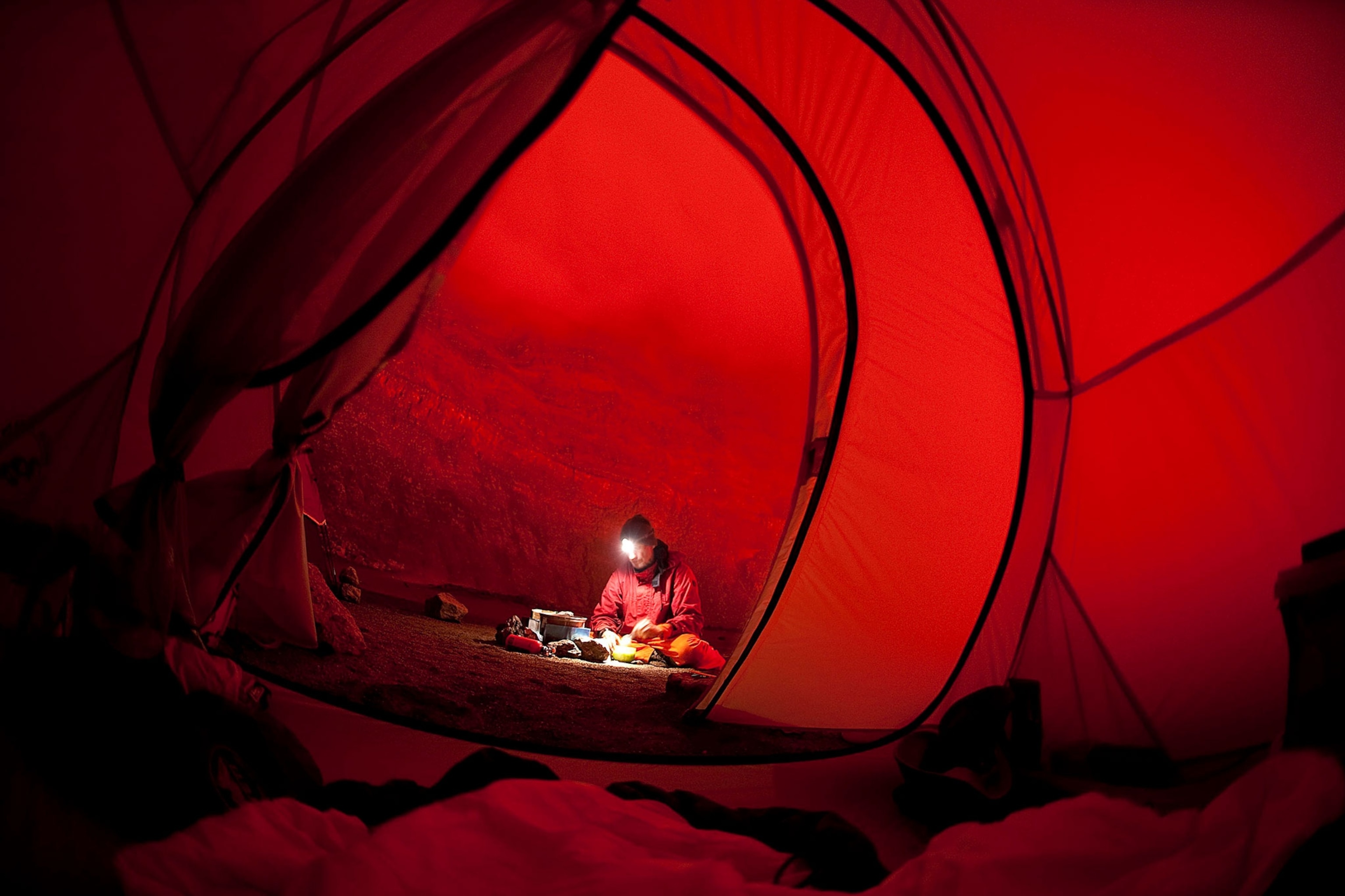 Archive Photos Show Dangerous Adventure Moments