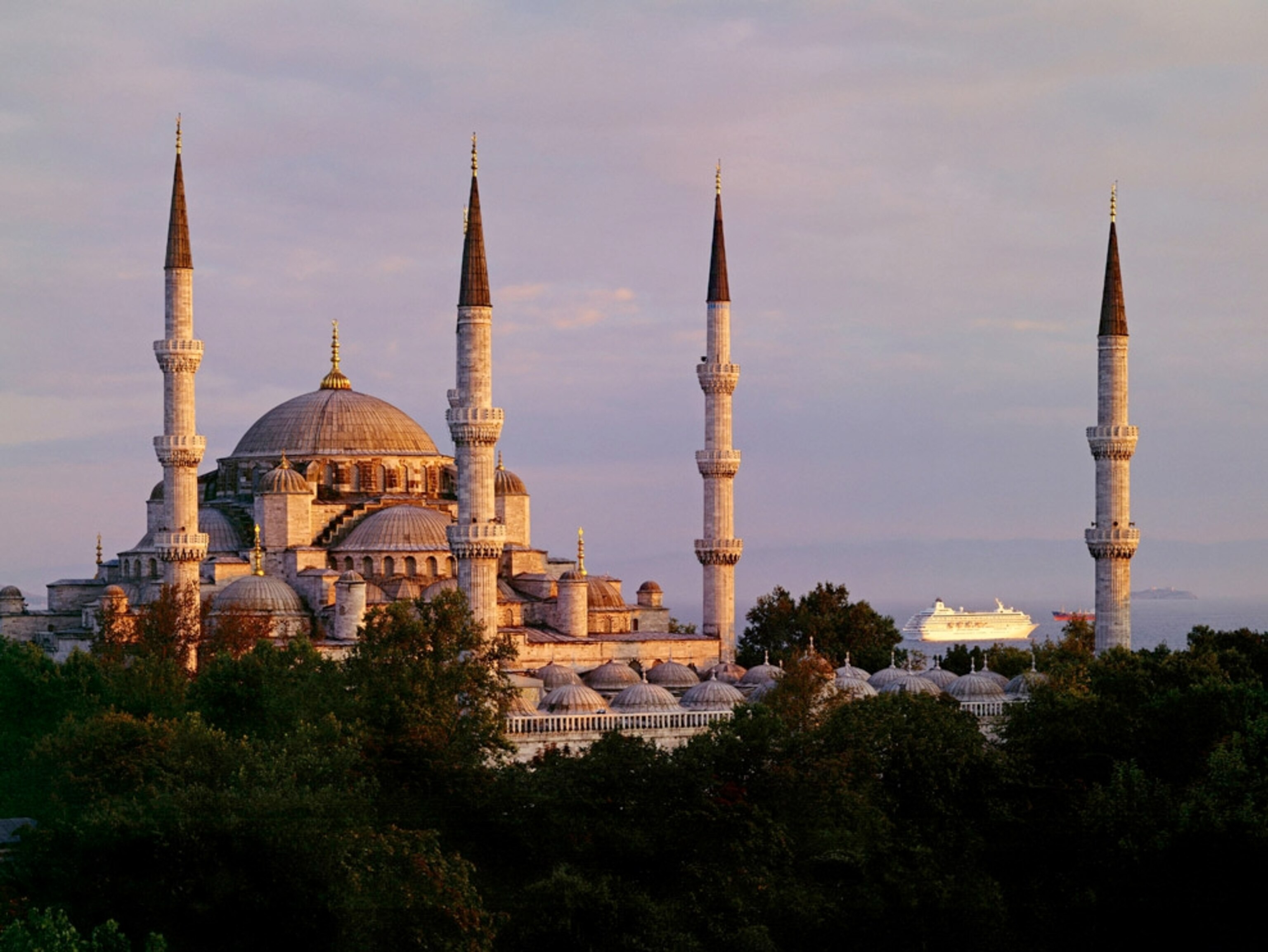 Istanbul Photos -- National Geographic's Ultimate City Guides