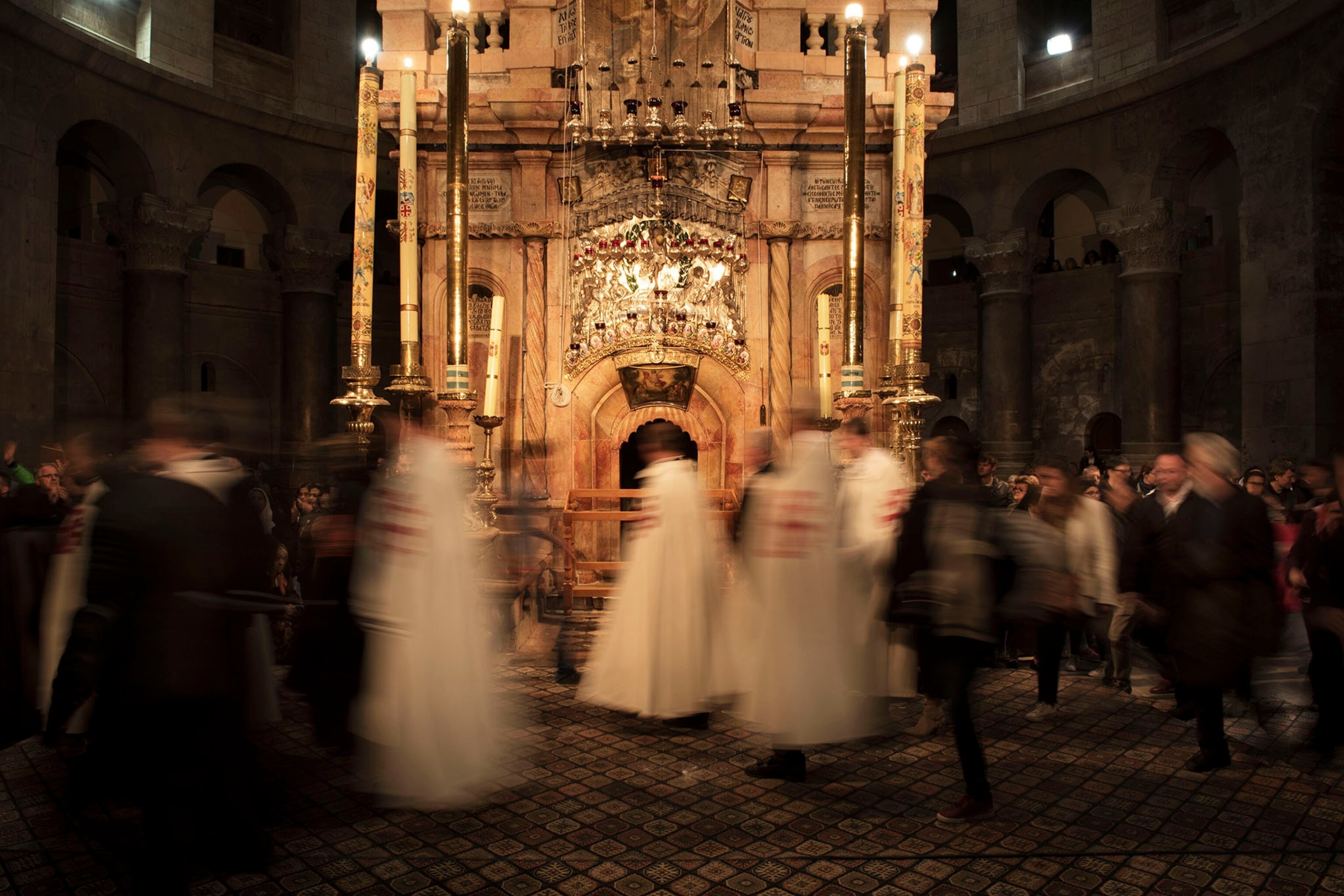 See Powerful Images of Pilgrims Celebrating Easter in Jerusalem