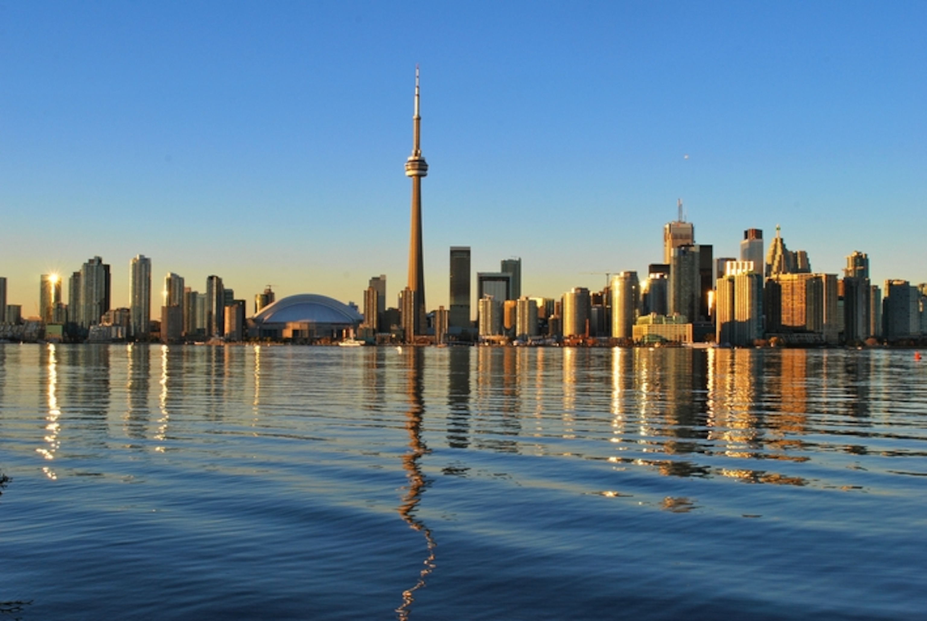 The Radar: EdgeWalk Toronto’s CN Tower, Surviving LAX, International ...