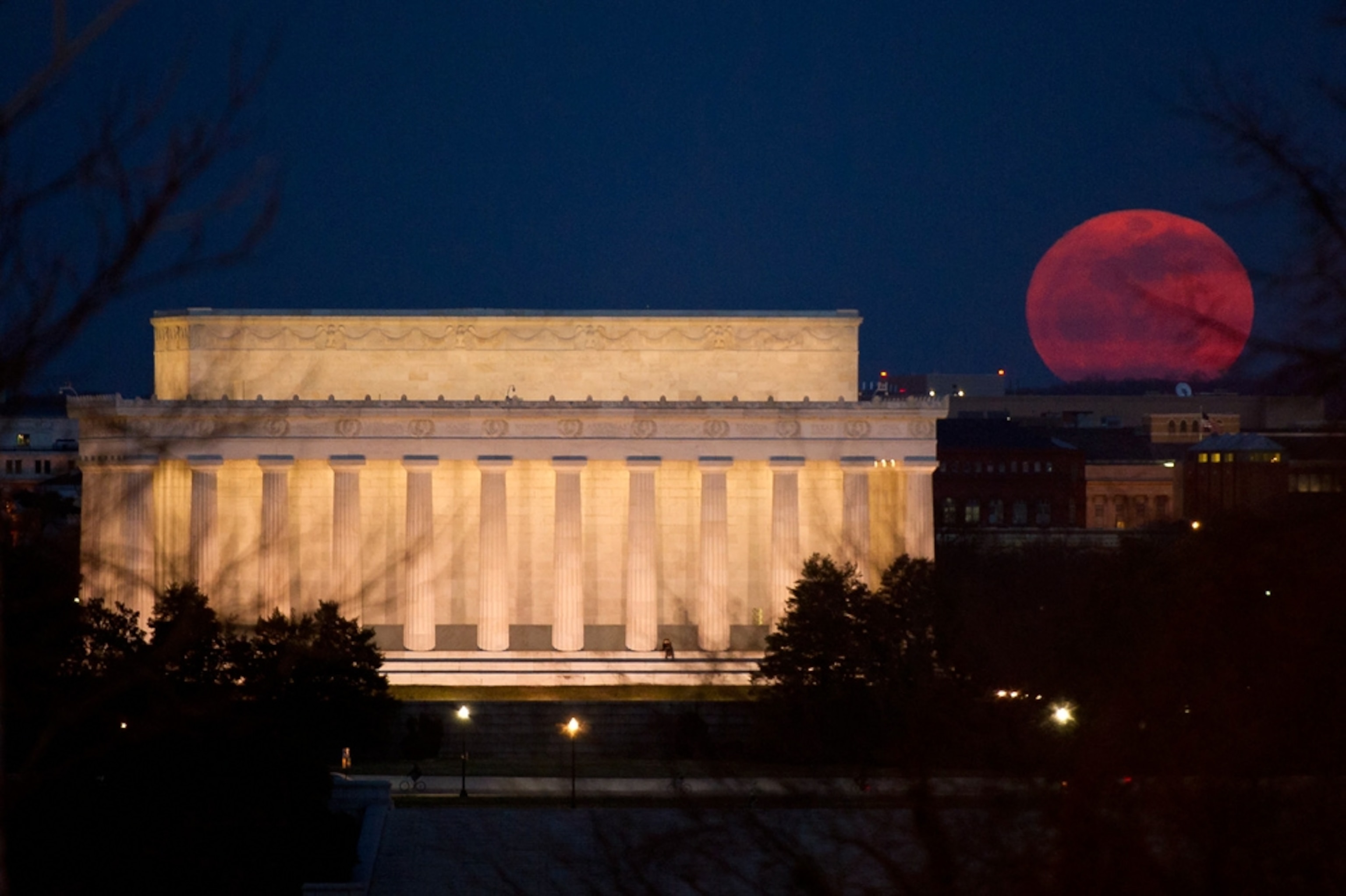 Supermoon Pictures: Best Shots of Biggest Full Moon | National Geographic