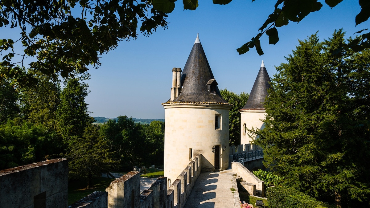 25 castles you can sleep in | National Geographic