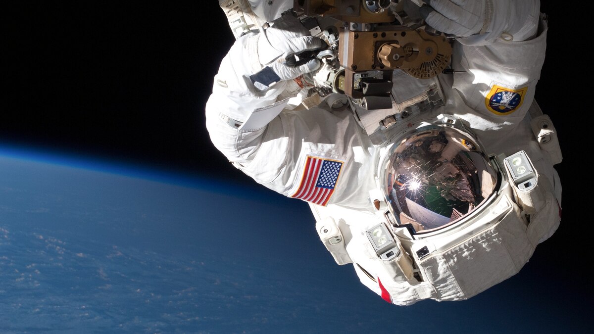 Space Pictures This Week: Martian Dust Devils, Weekend Spacewalk ...