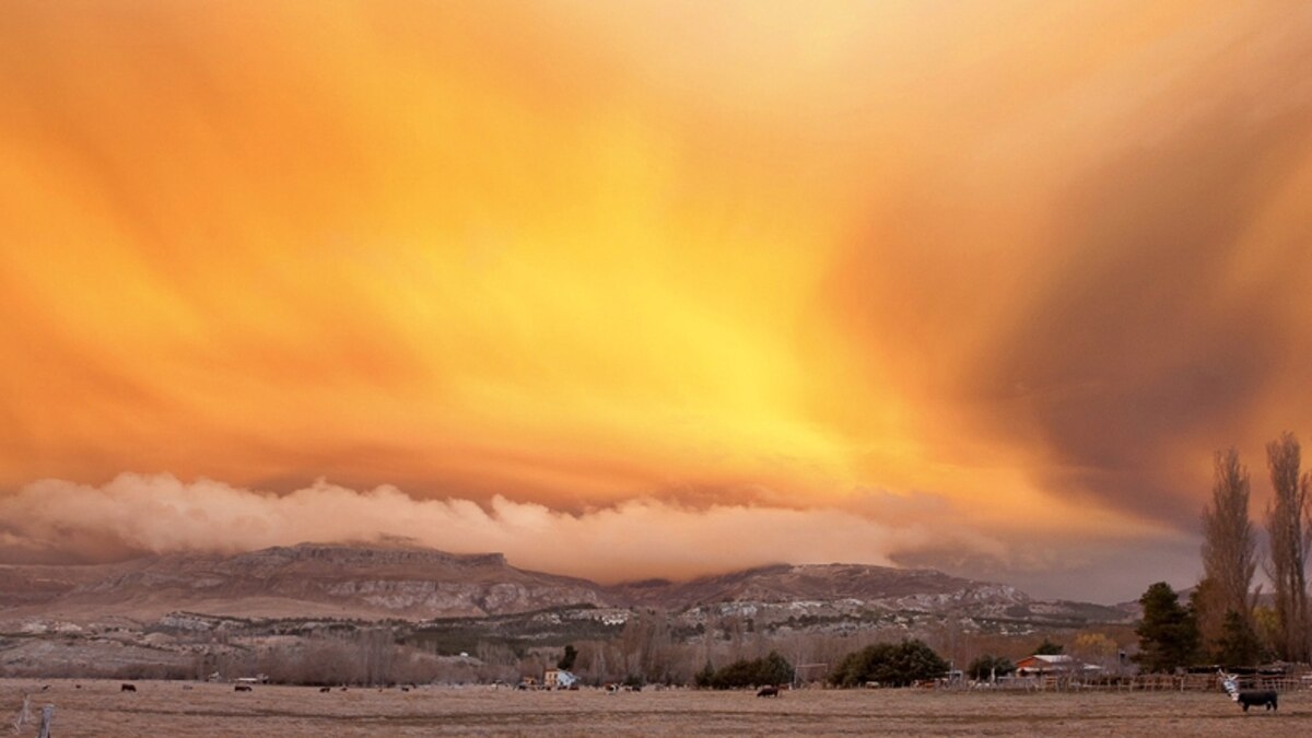 Pictures: Volcano Supercharges Sunsets Far and Wide | National Geographic