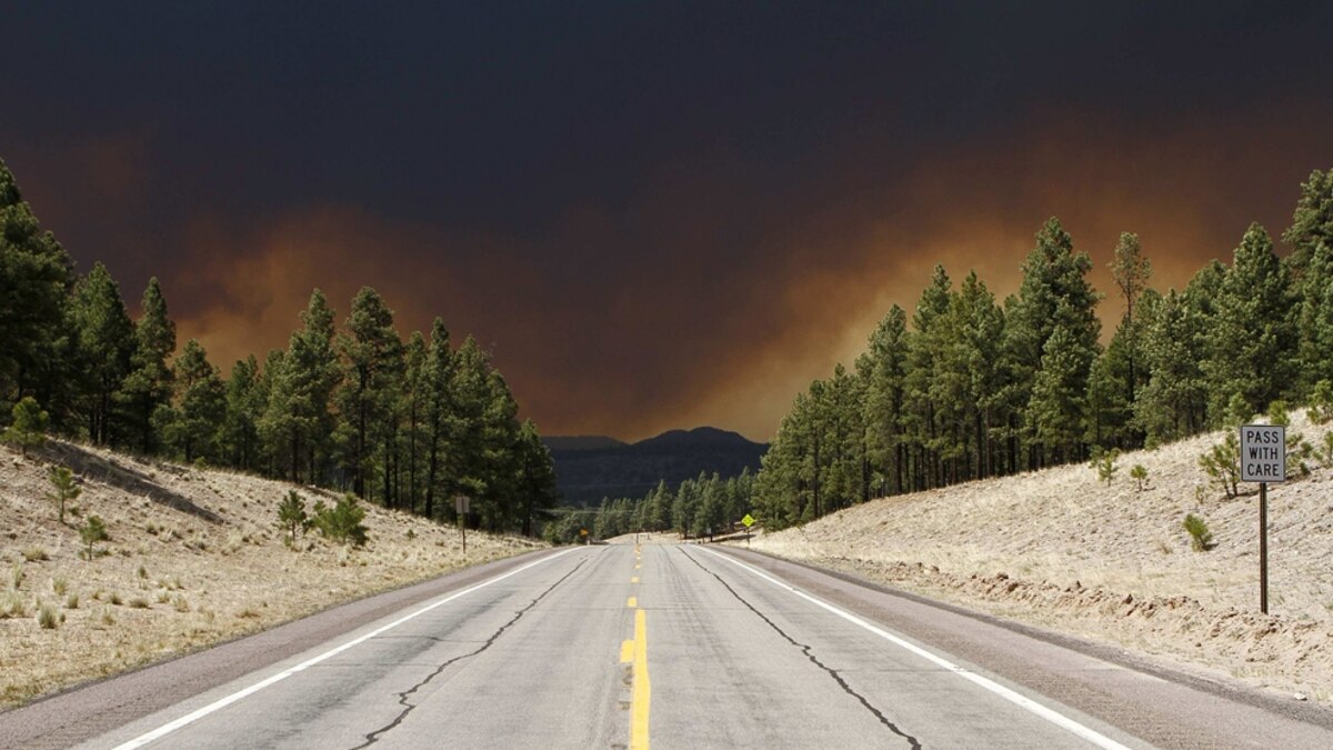 Arizona Wildfire Pictures: Blaze Advancing on Towns | National Geographic