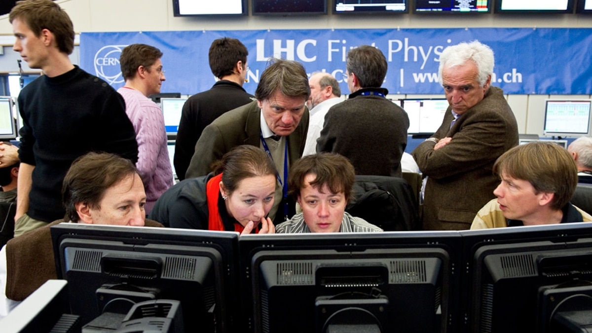 Large Hadron Collider Smashes Protons, Sets Record Large Hadron Collider Smashes Protons, Sets Record