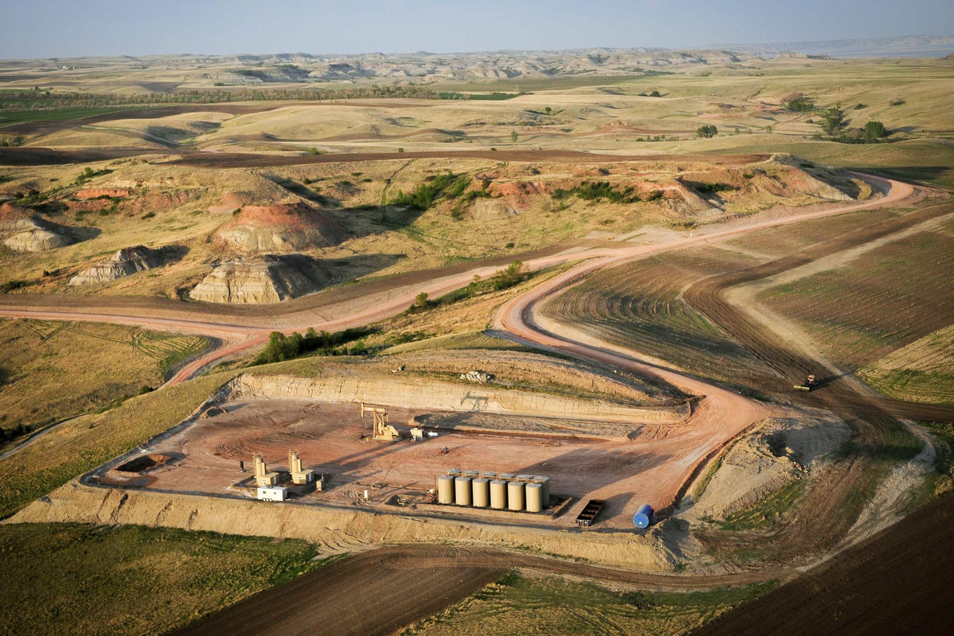 Pictures: Bakken Shale Oil Boom Transforms North Dakota
