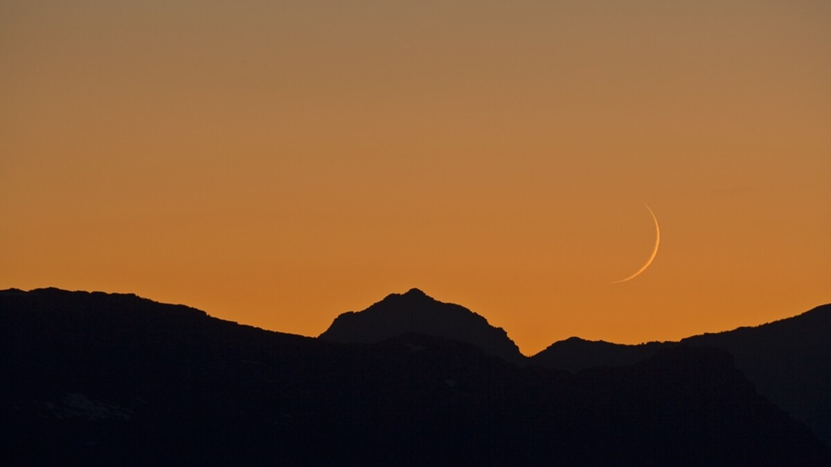 "Dark" Supermoon Tomorrow: New Moon Gets Closest to Earth | National ...