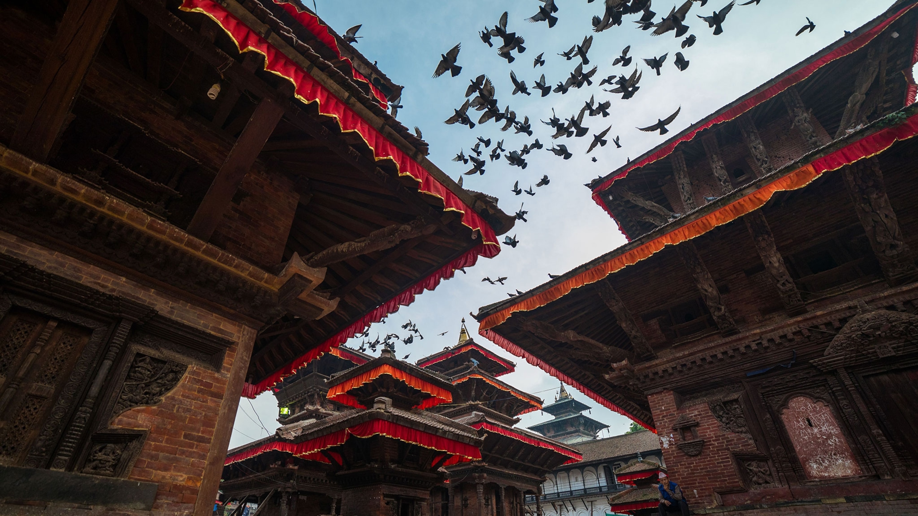 25 Captivating Pictures of Street Scenes Around the World