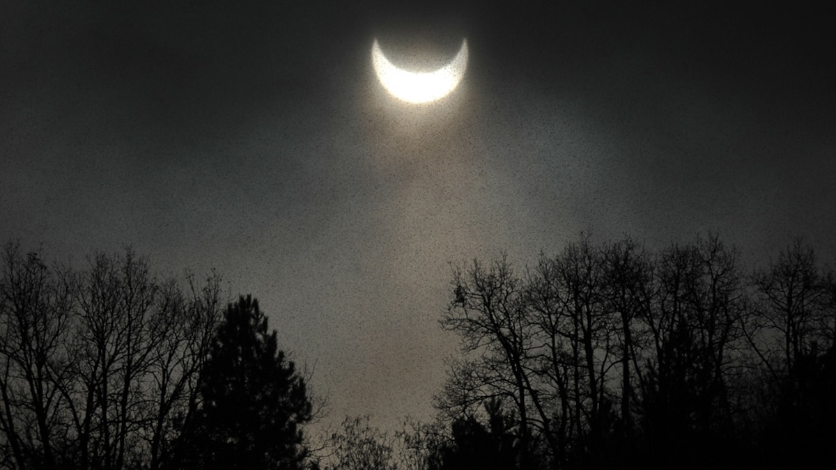 Solar Eclipse at Midnight? Sun Smiles on Arctic Tonight | National ...