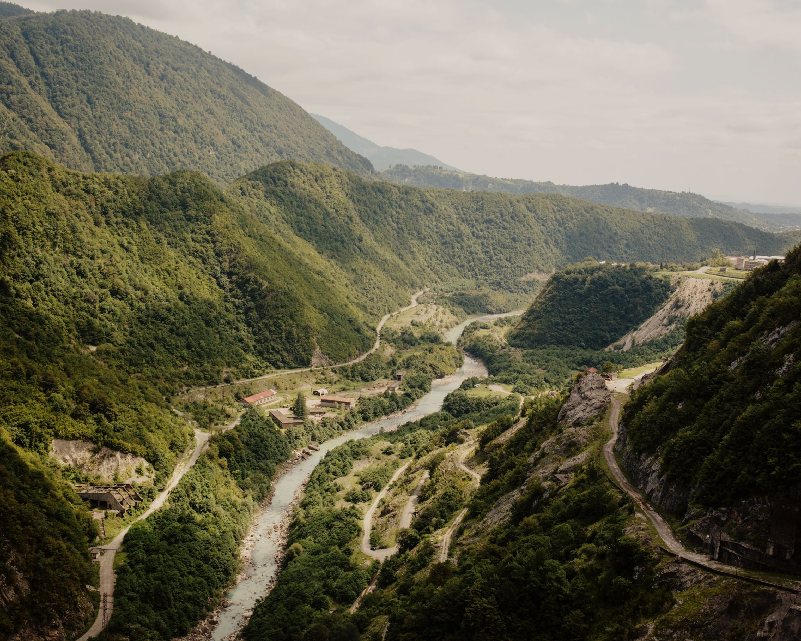 This mighty river courses through a troubled history | National Geographic