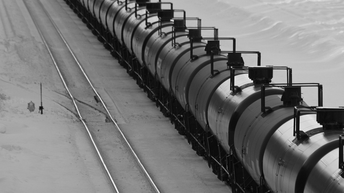 Eight Steps for Safer Oil Trains Eyed by U.S. Officials | National ...