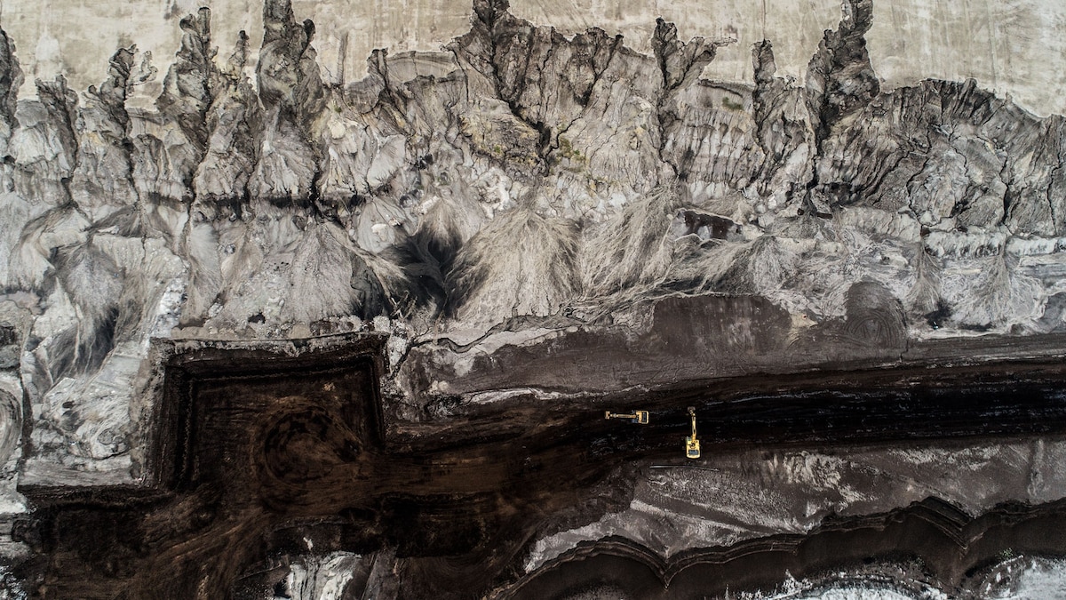Eye-catching abstract photos reveal mining's scars on our planet ...