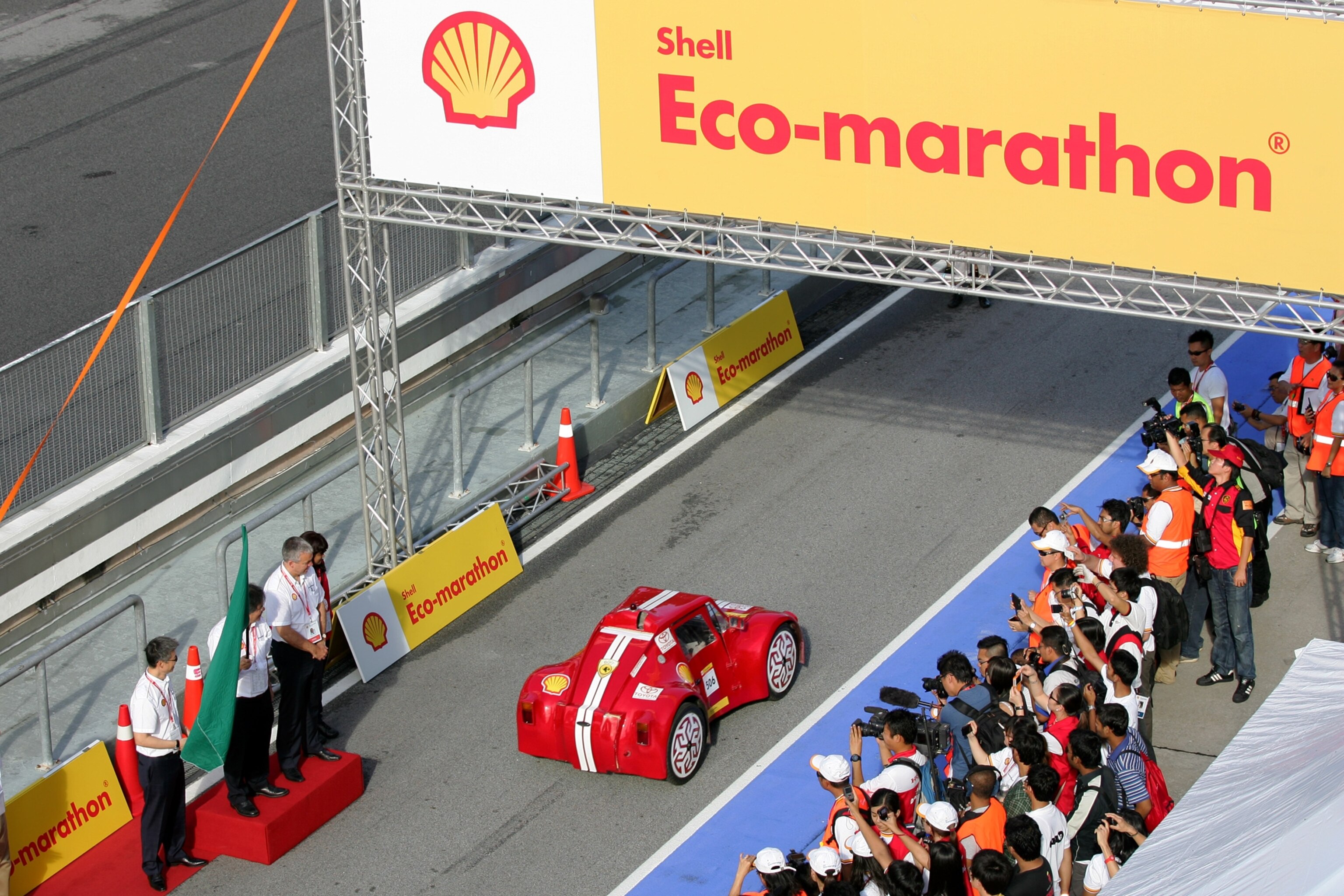 Pictures: Students Design Super-Efficient Cars in Eco-marathon