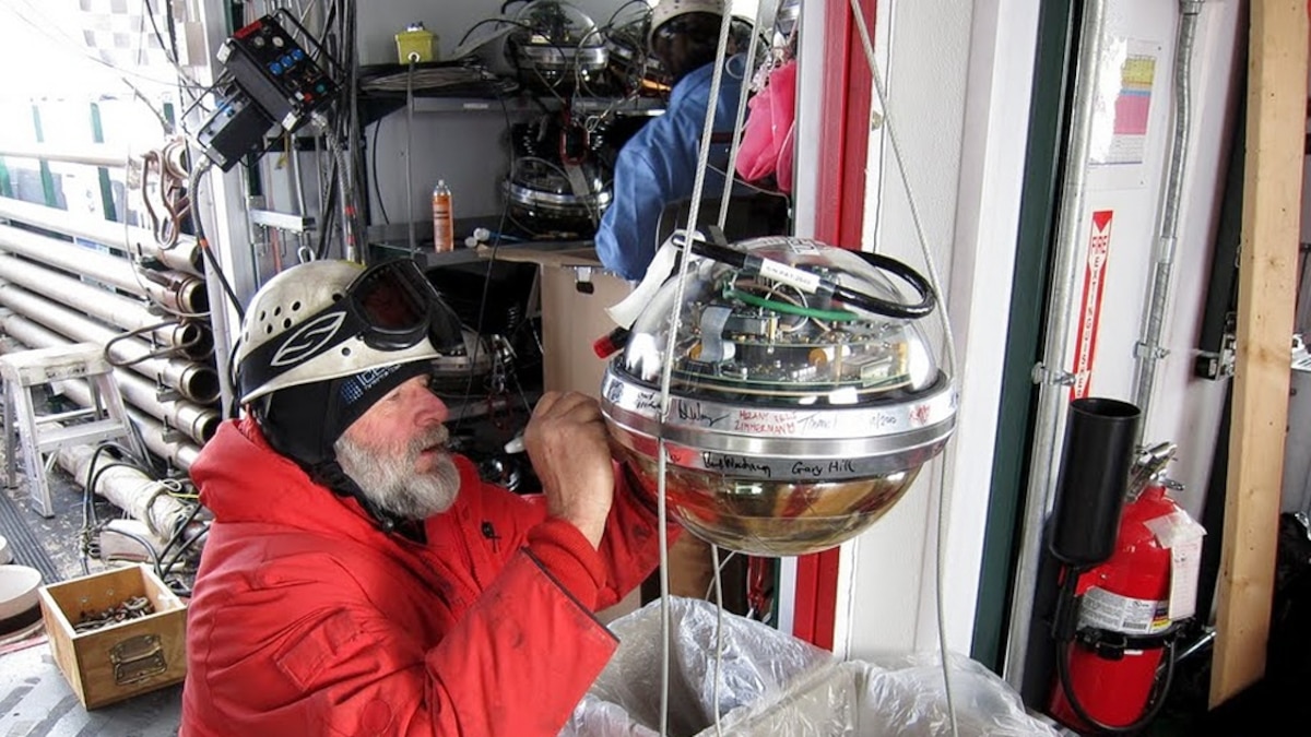 Photos: Huge Observatory 1.5 Miles Deep in Antarctic Ice | National ...