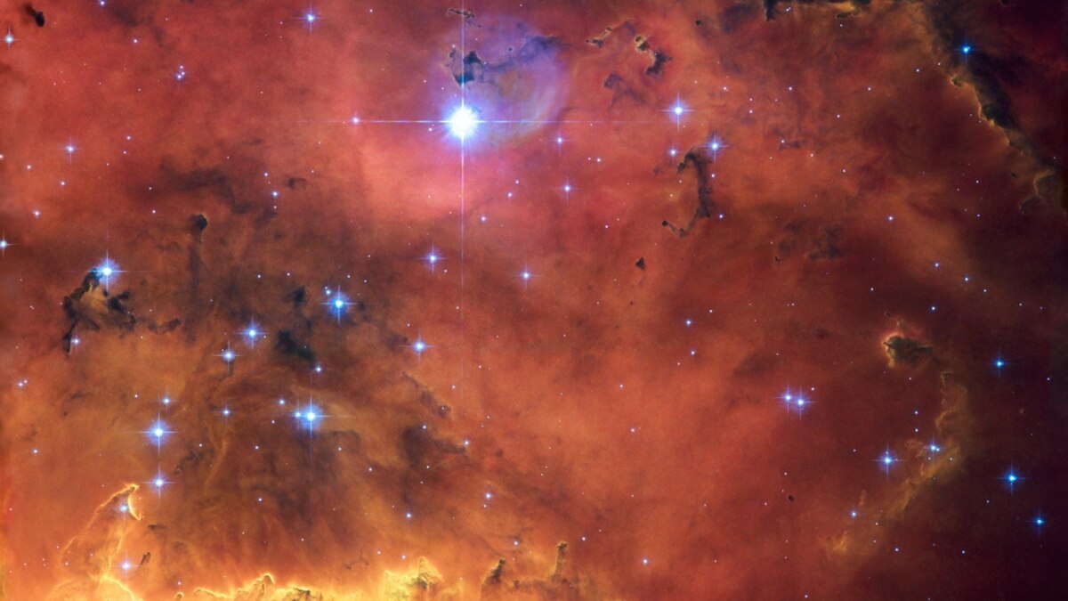 Space Photos This Week: Eclipse, Hubble Stunner, More | National Geographic