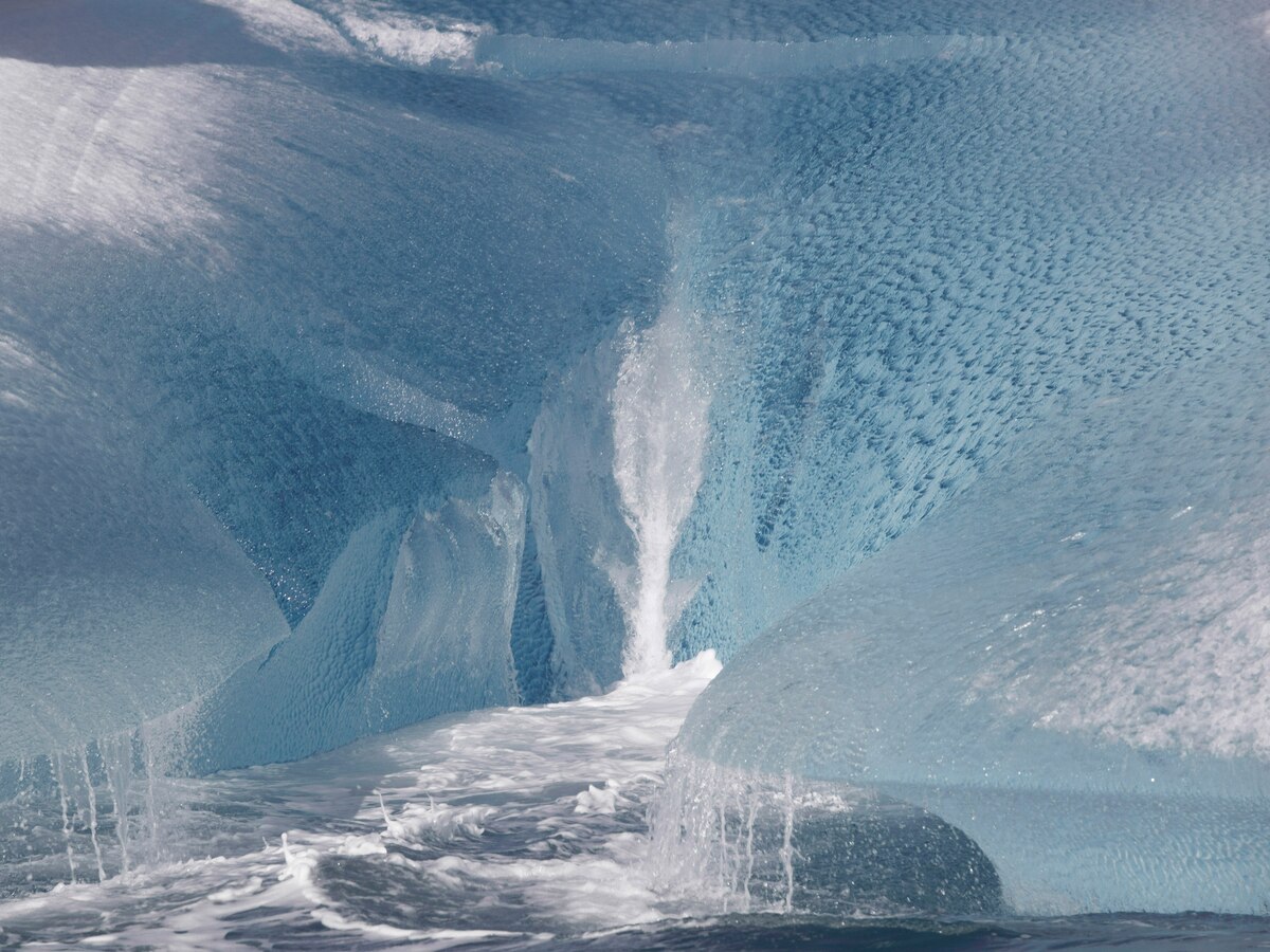 Photos Show the Icy Glacier Landscape of Northeast Greenland