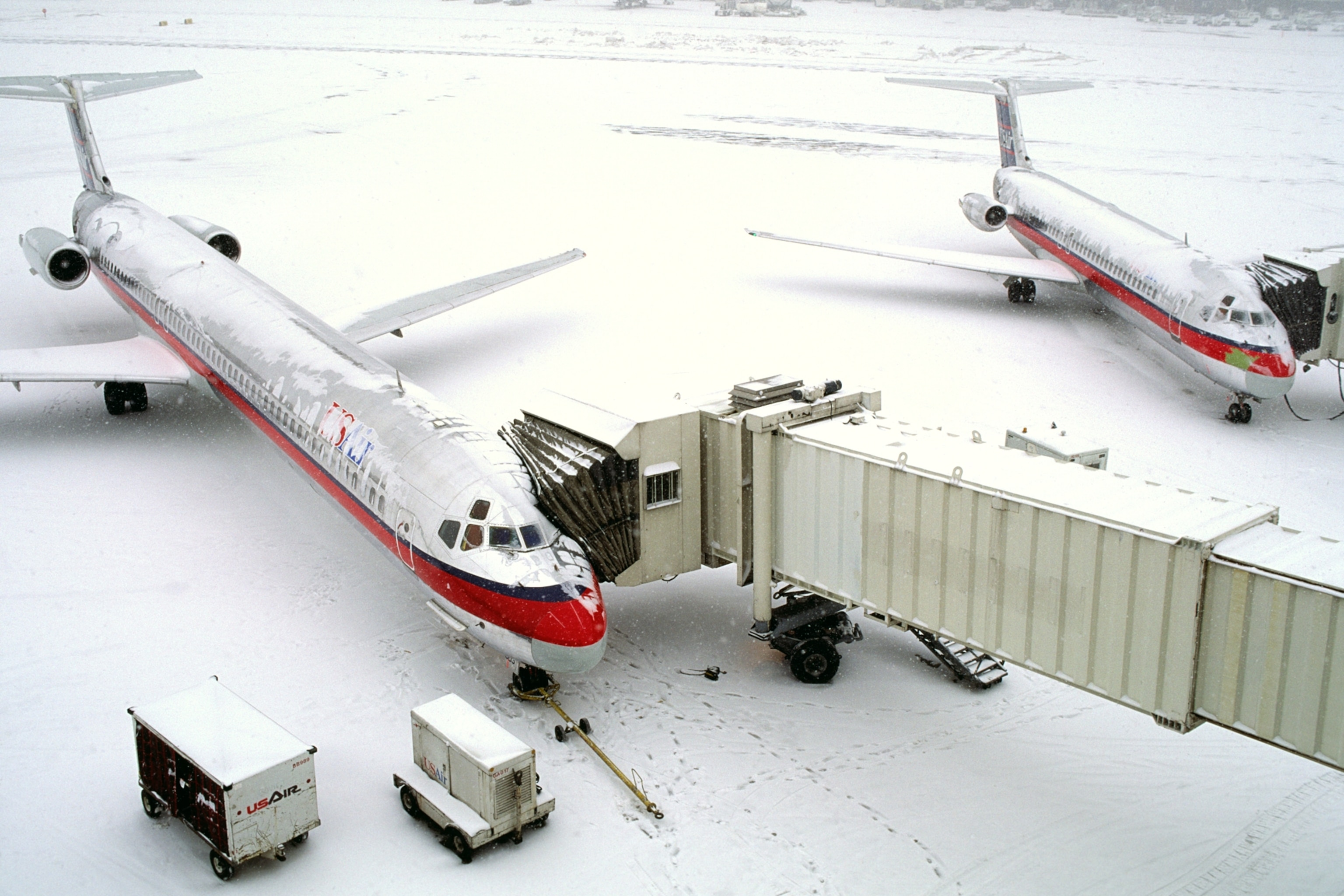 Storm Warnings: How Do Airlines Know If It's Safe to Fly in Bad Weather?