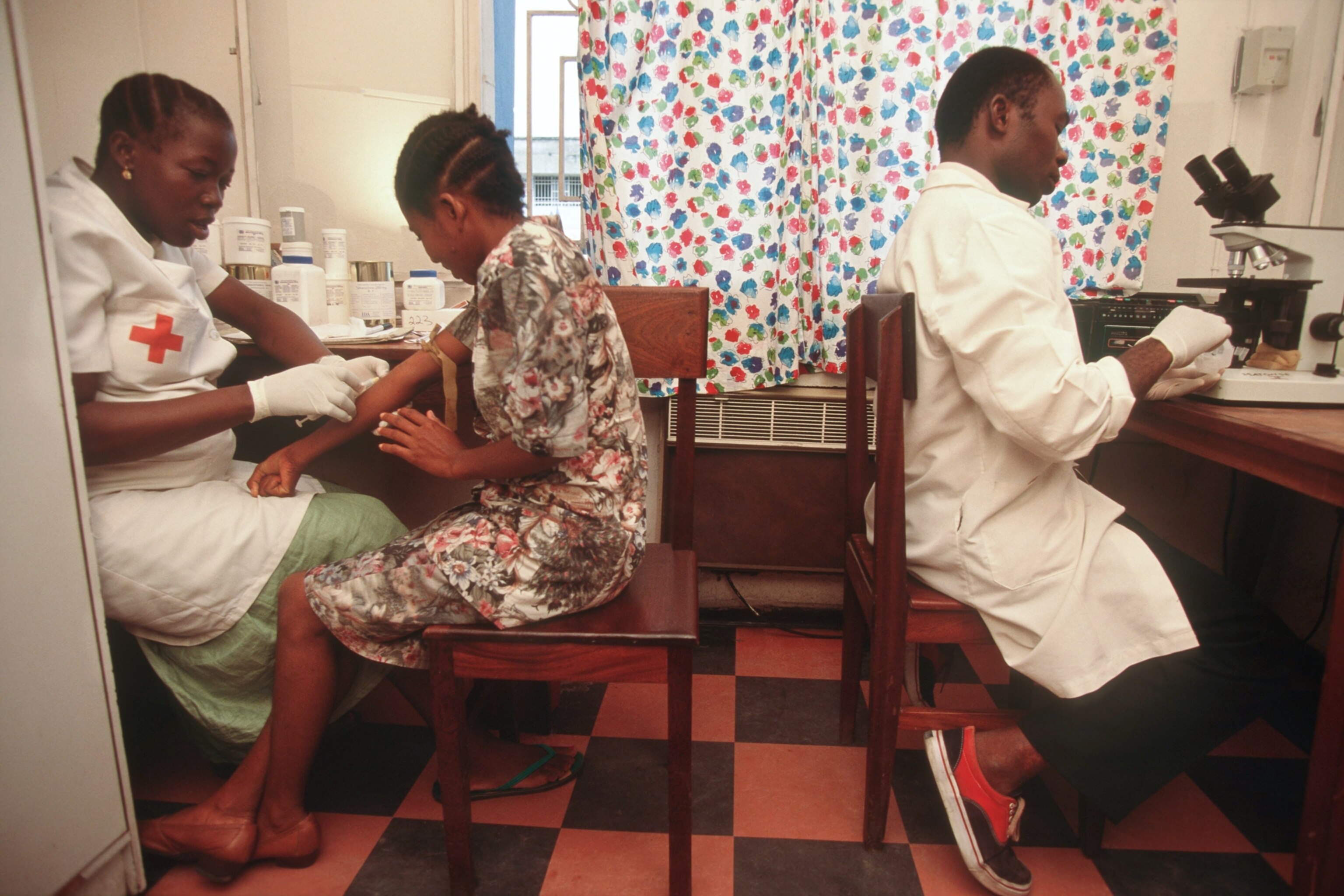 Early Spread of AIDS Traced to Congo's Expanding Transportation Network