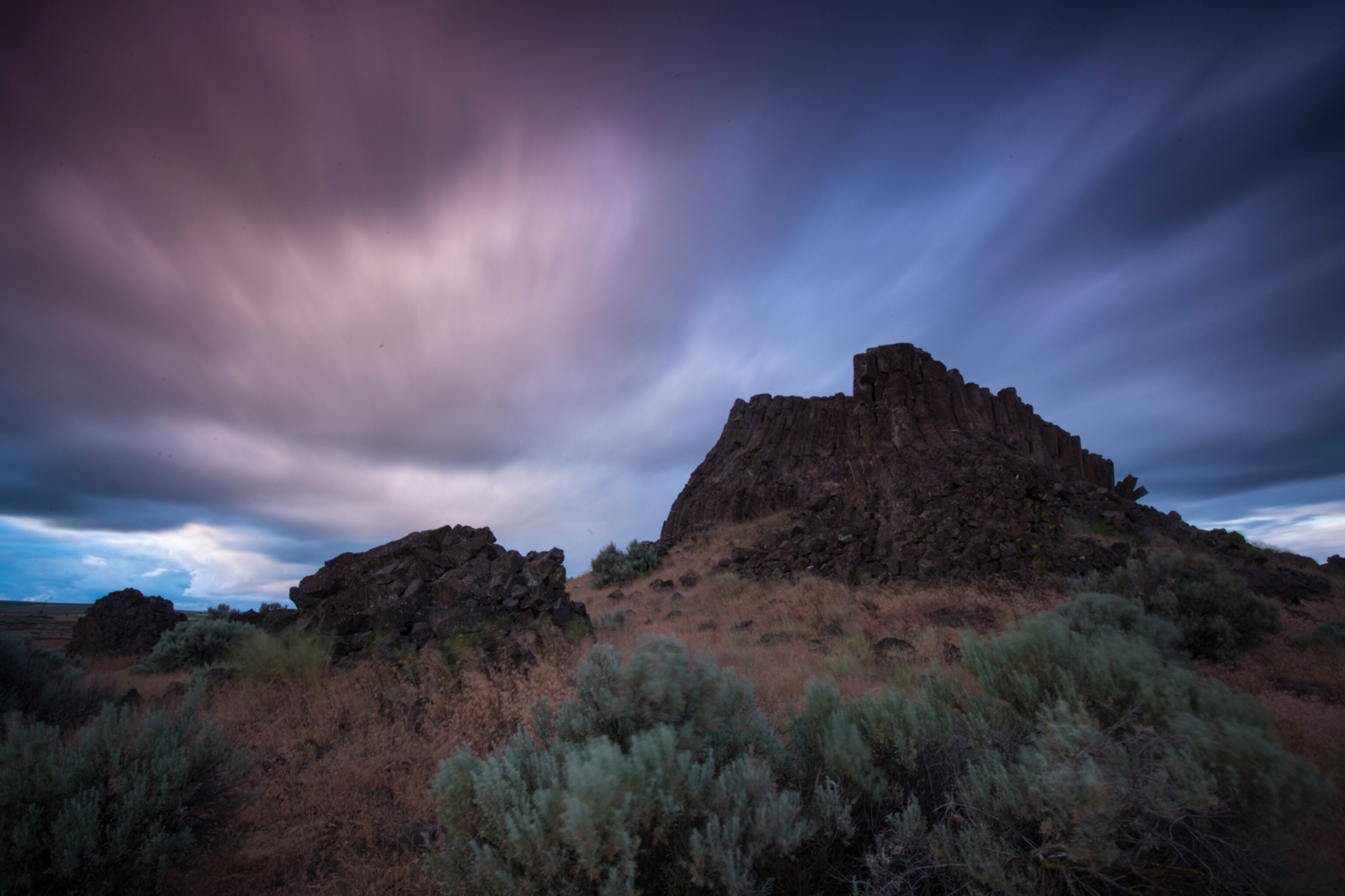 How did the channeled scablands form?