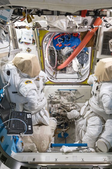 Eerily deserted images of the ISS give a unique perspective on life in ...