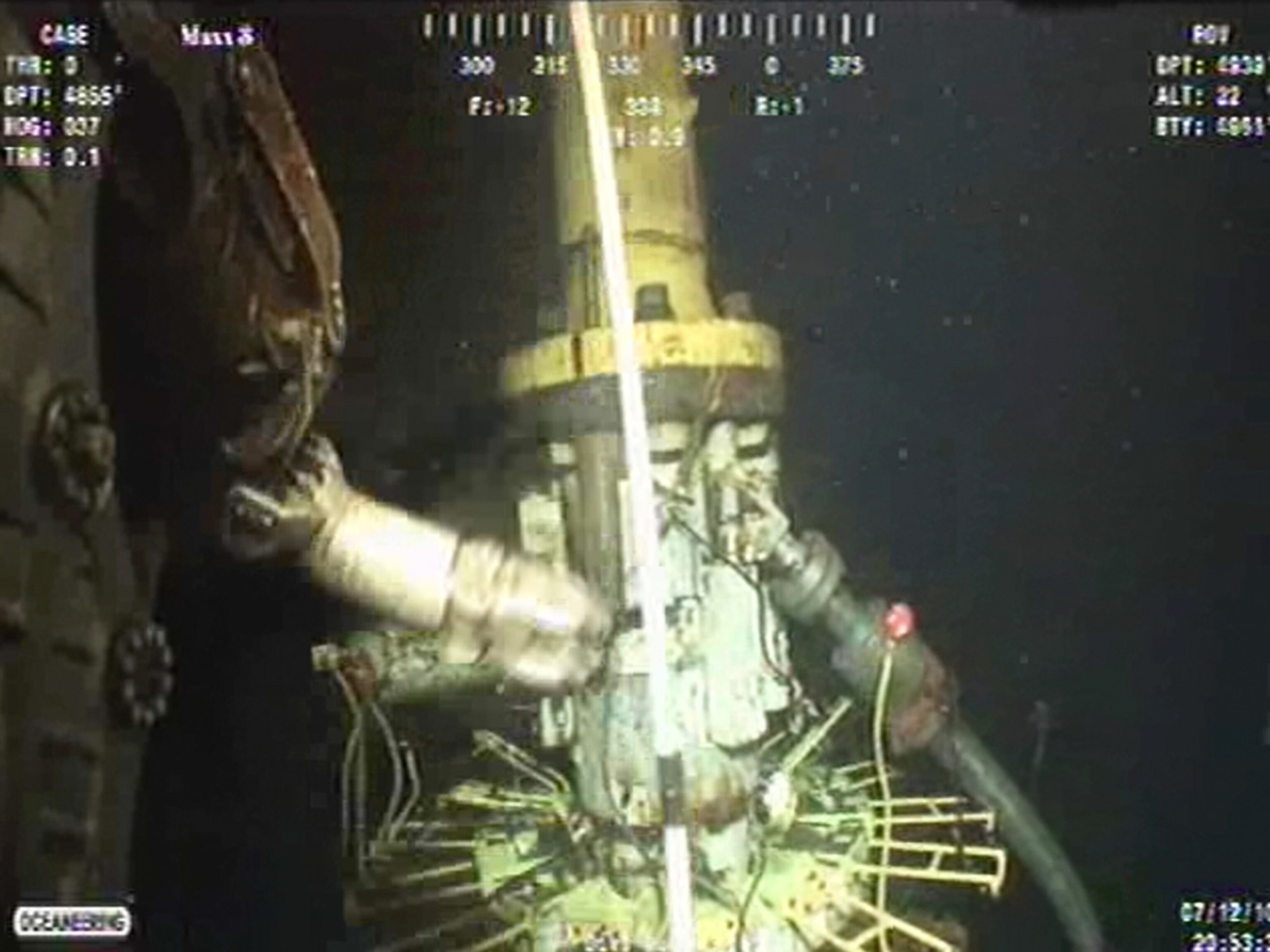 Pictures: New Cap Stops Gulf Oil Spill, BP Says