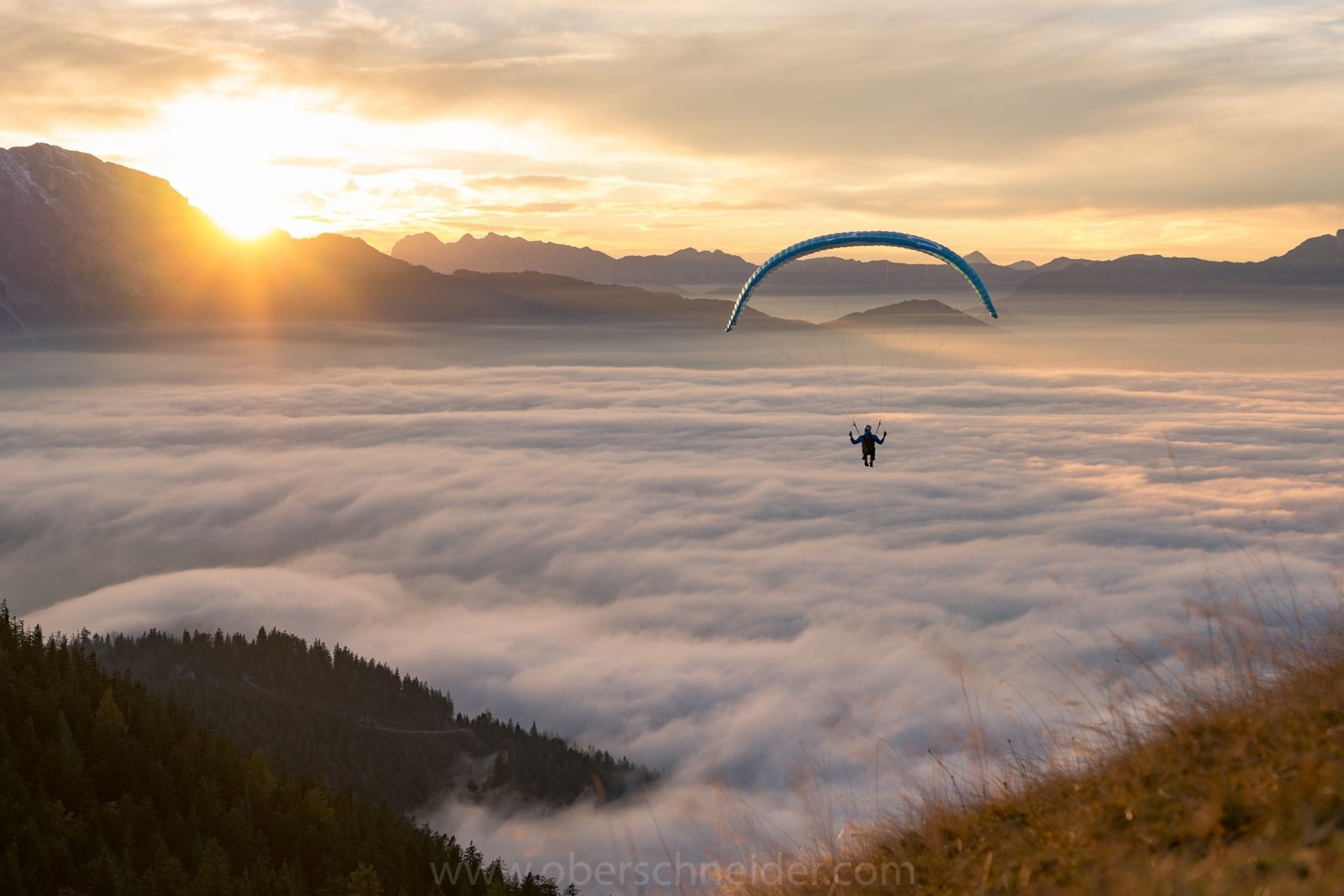 Gorgeous Paragliding Adventures Around the Globe