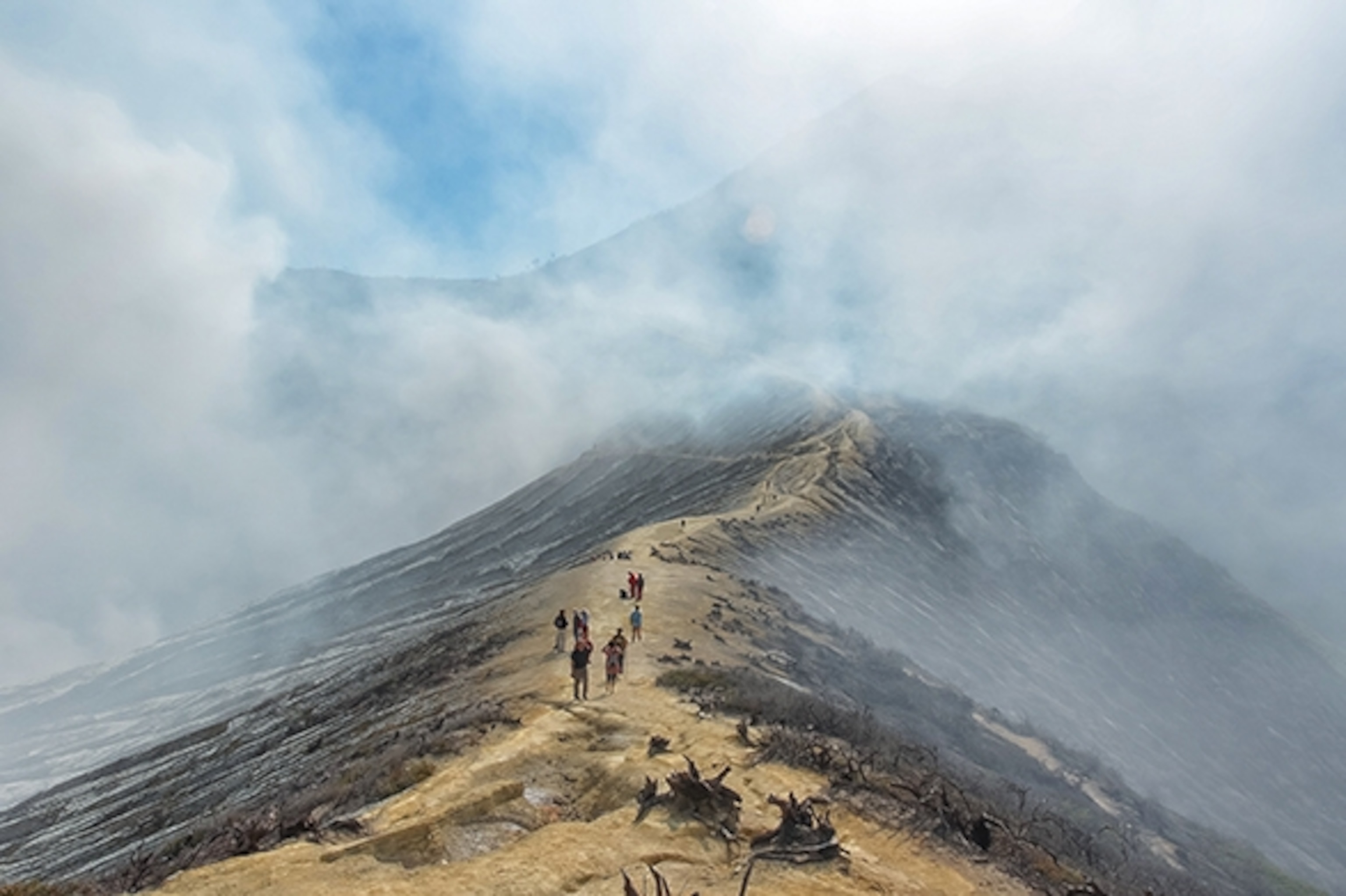 The Story Behind This Amazing Photo of Java’s Sulfur Volcano