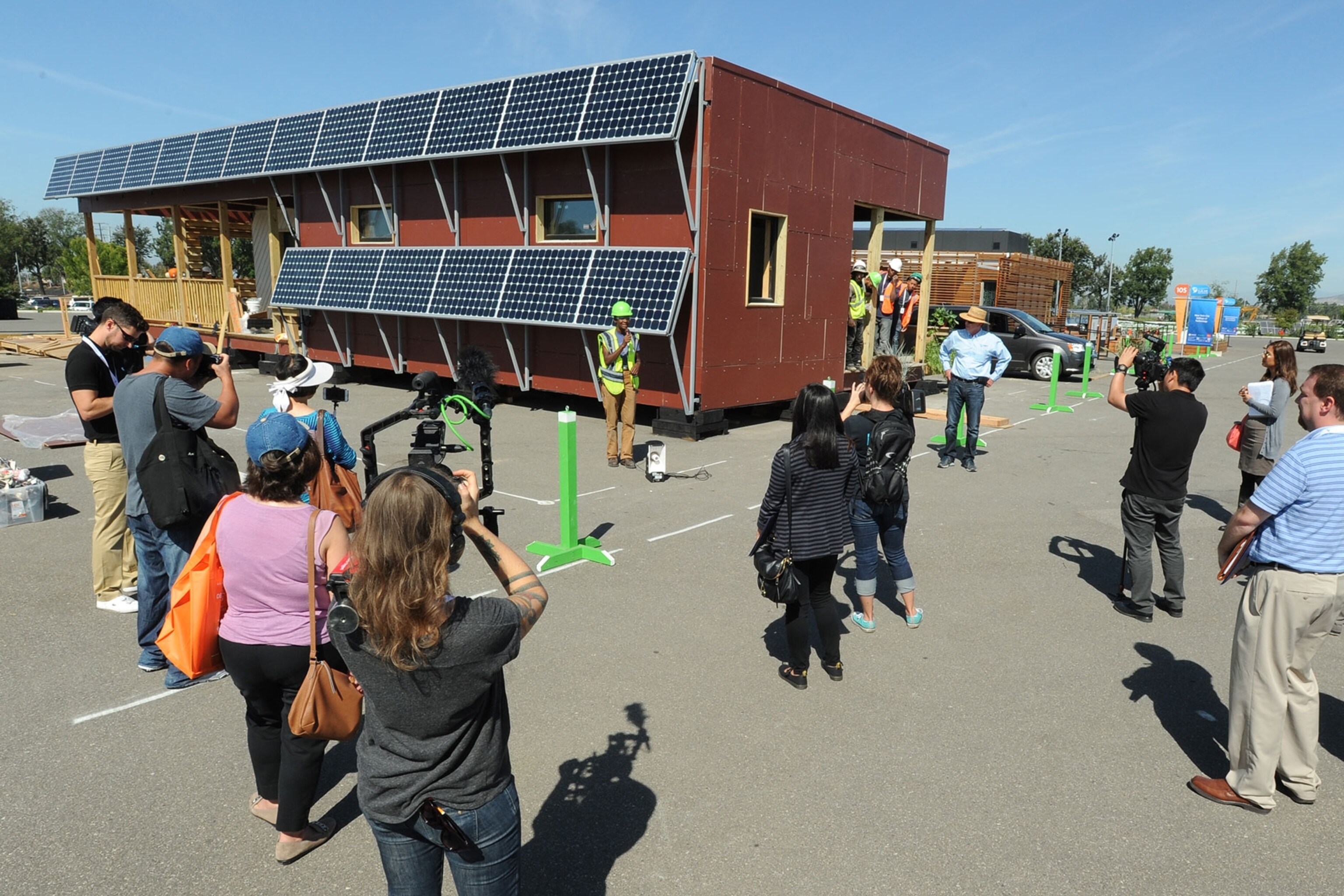 These 14 Sleek Solar Homes Do More Than Produce Power