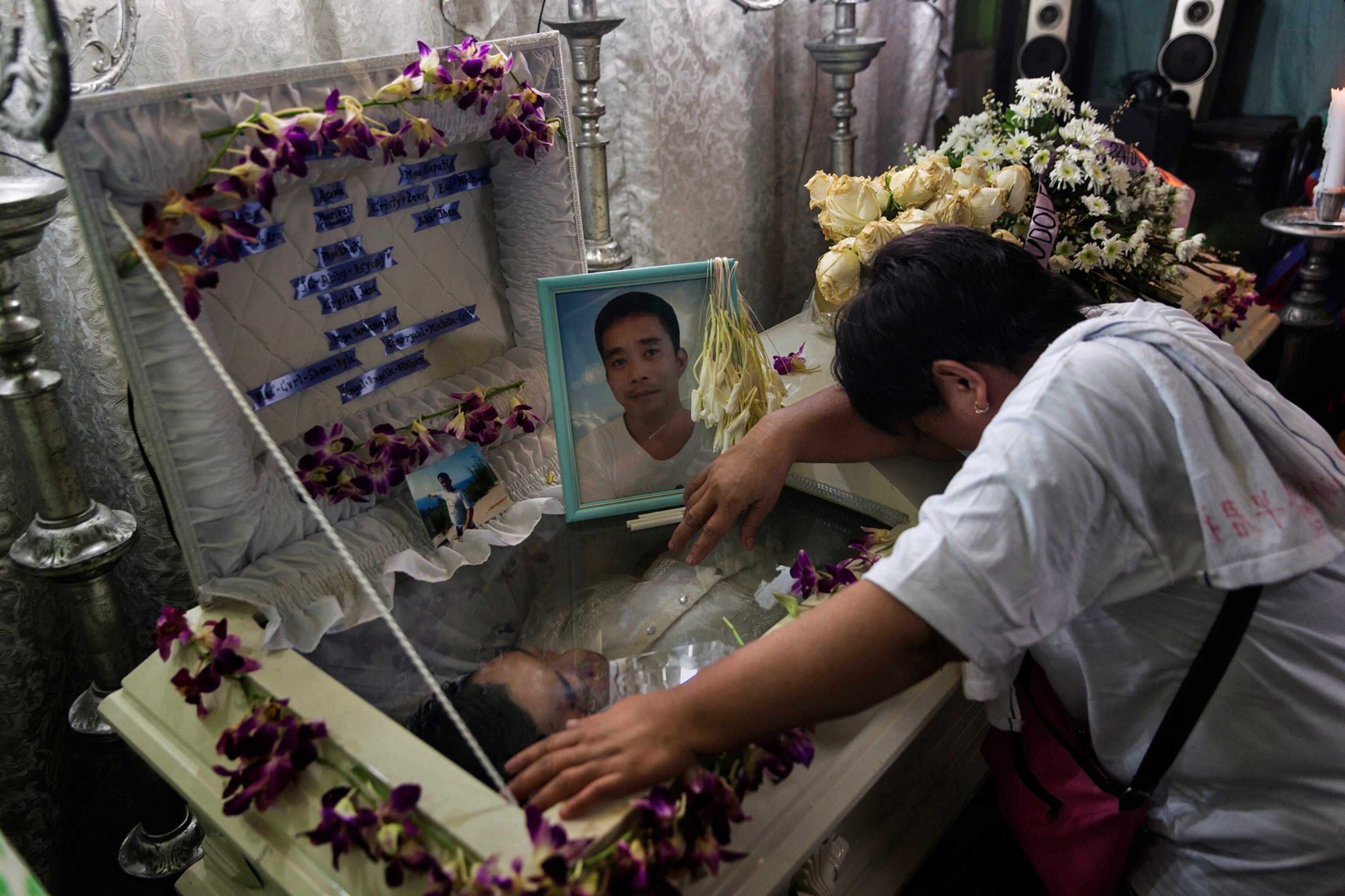 In Philippine Drug War, Death Rituals Substitute for Justice