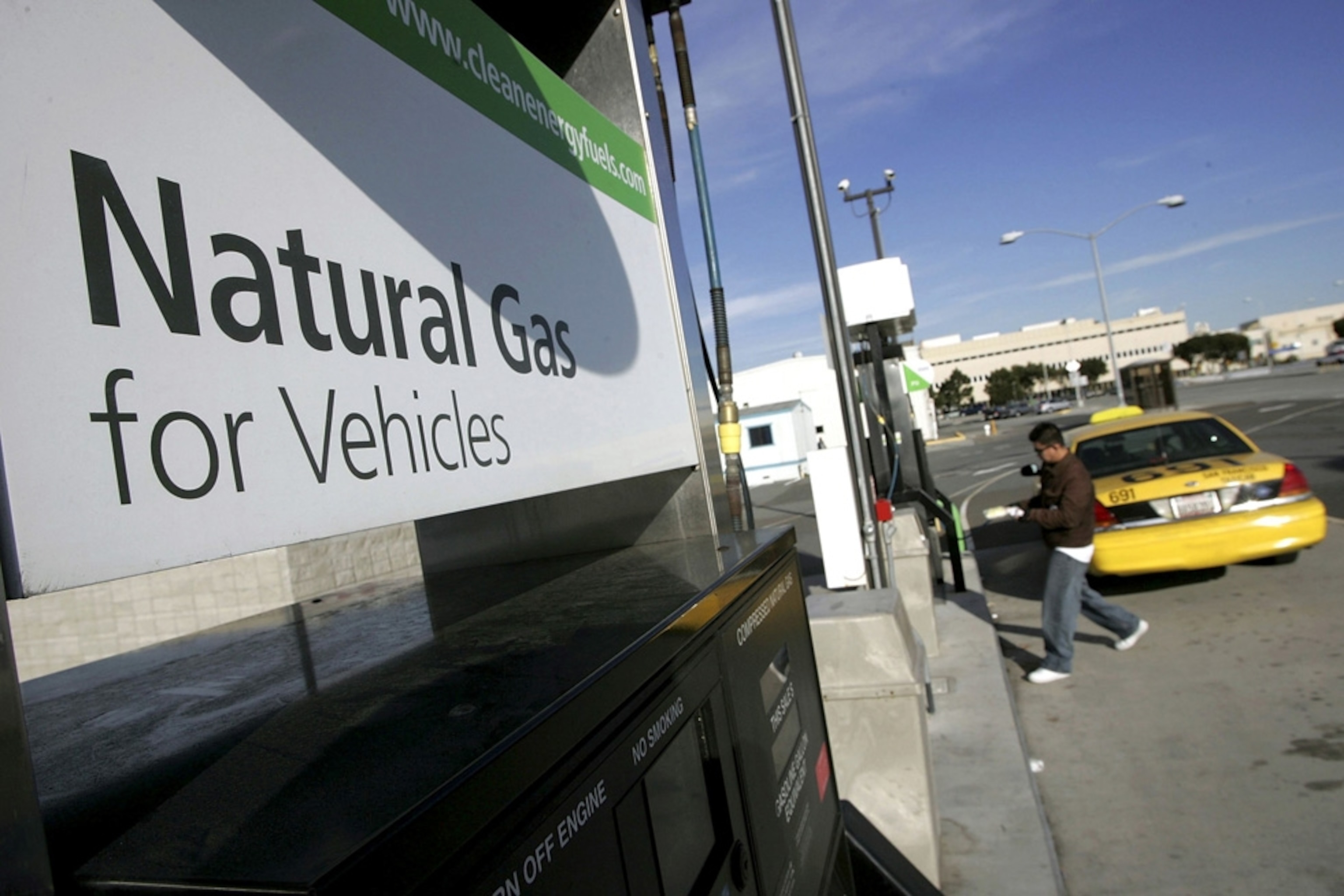 For Natural Gas-Fueled Cars, Long Road Looms Ahead